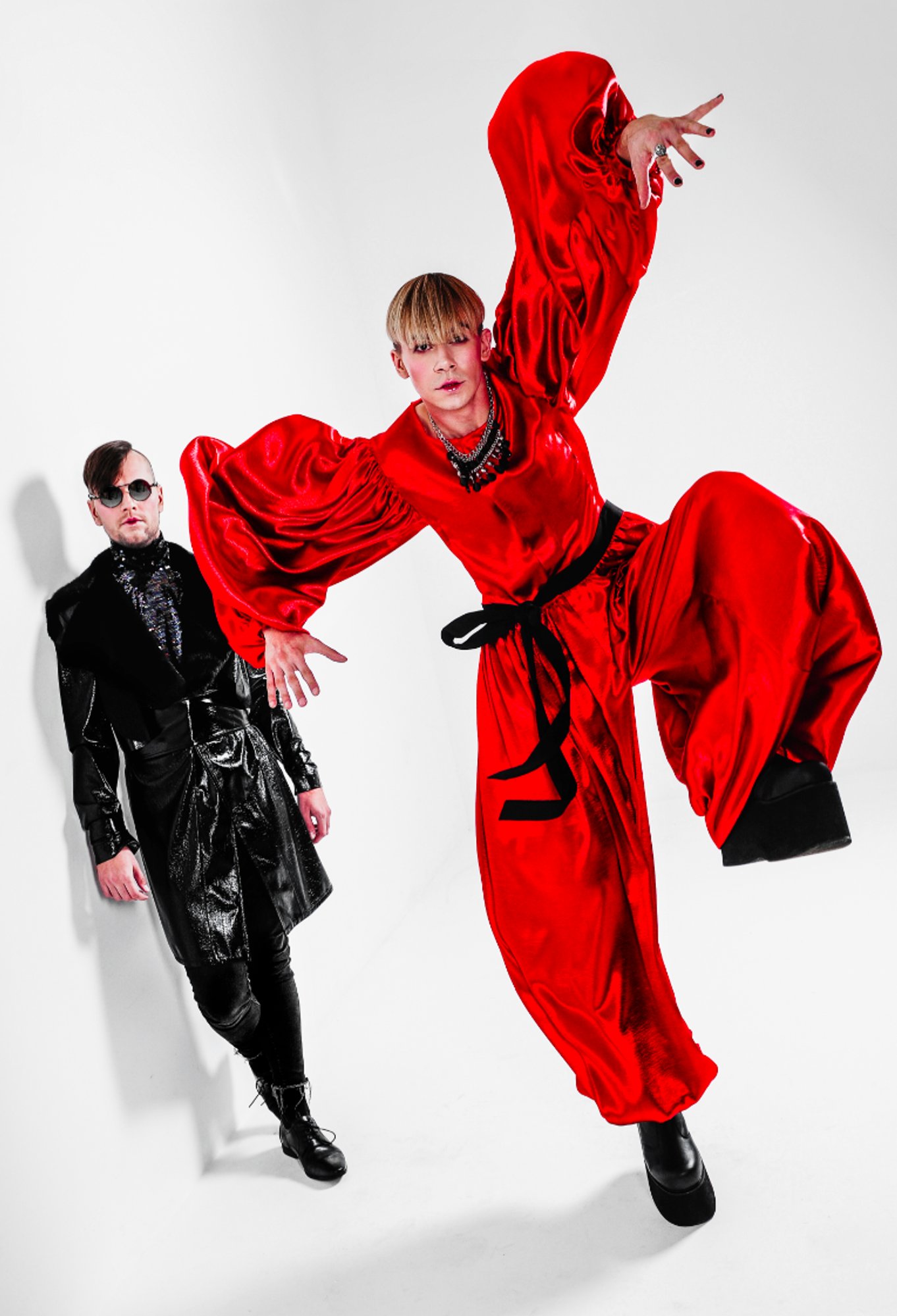 Netelpantys į jokius standartus muzikos duetas „Beissoul & Einius ...