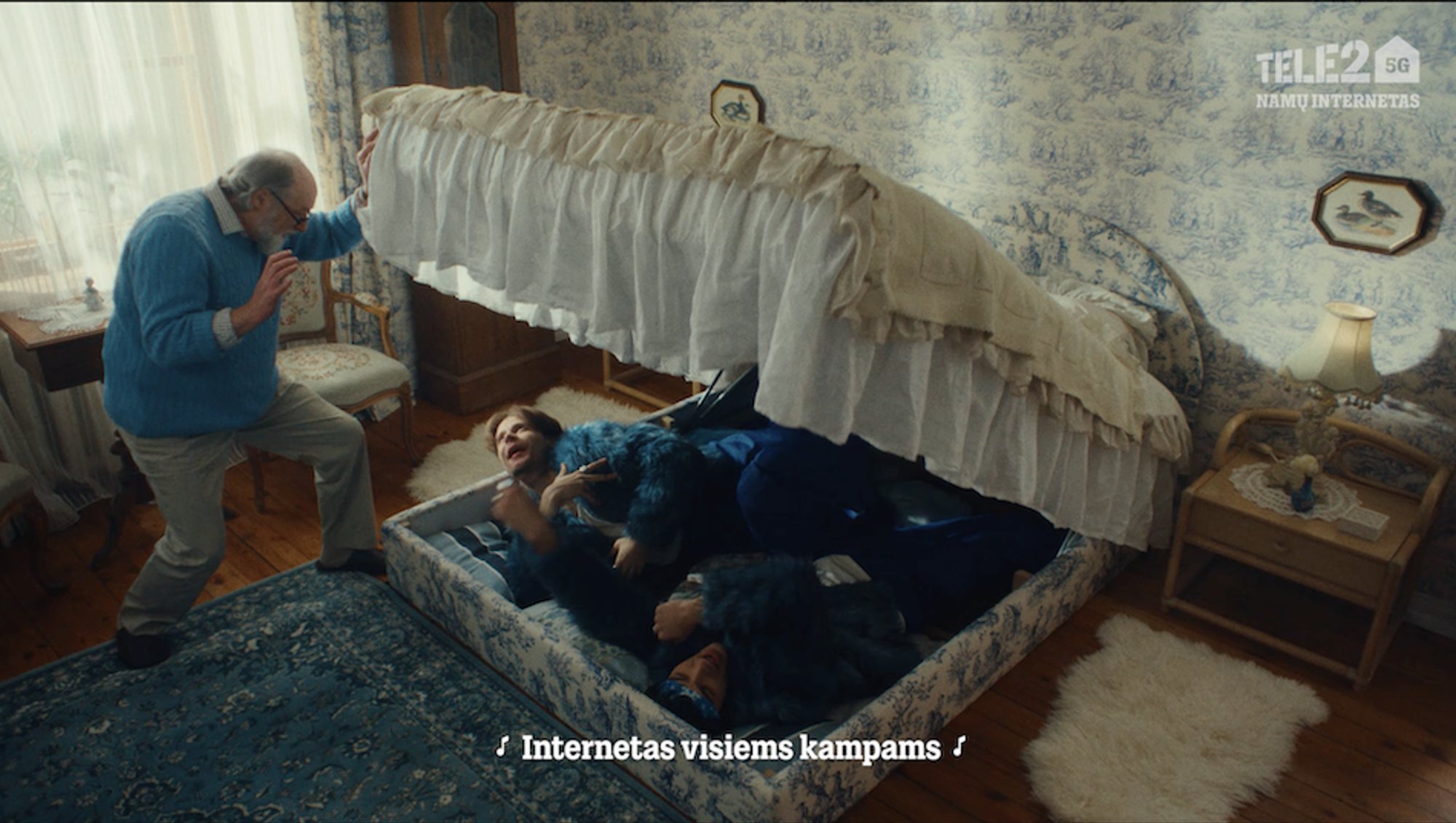 „Tele2“ reklamoje „trap“ stiliaus ritmu šoka ir senjorai - Delfi
