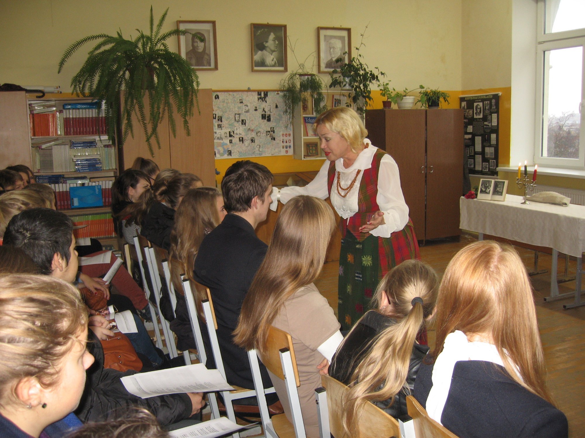 Šiaulių Simono Daukanto gimnazijoje įvyko Maironio 150 jubiliejaus ...