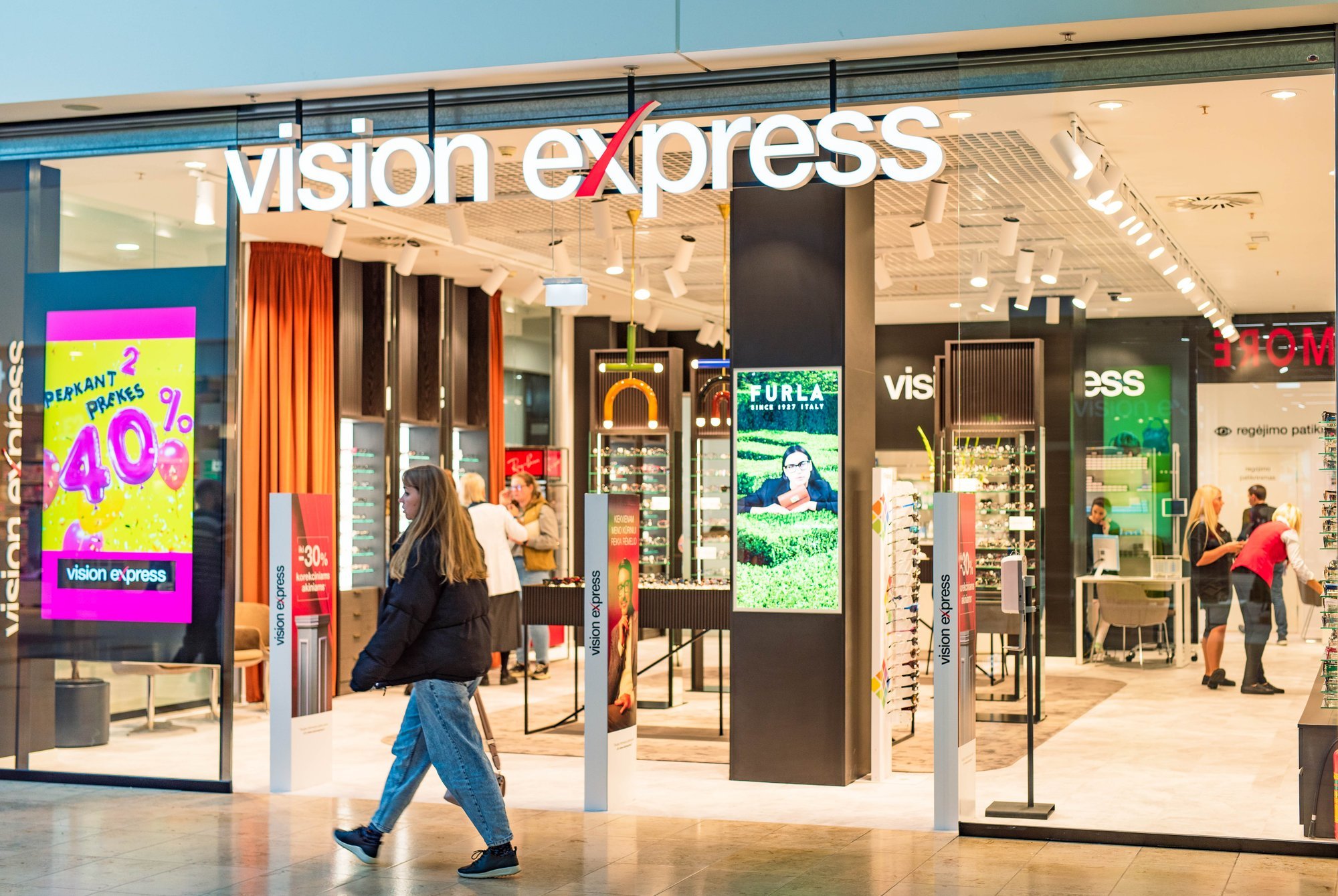 Vilniuje duris atvėrė atsinaujinęs „Vision Express“ optikos salonas ...