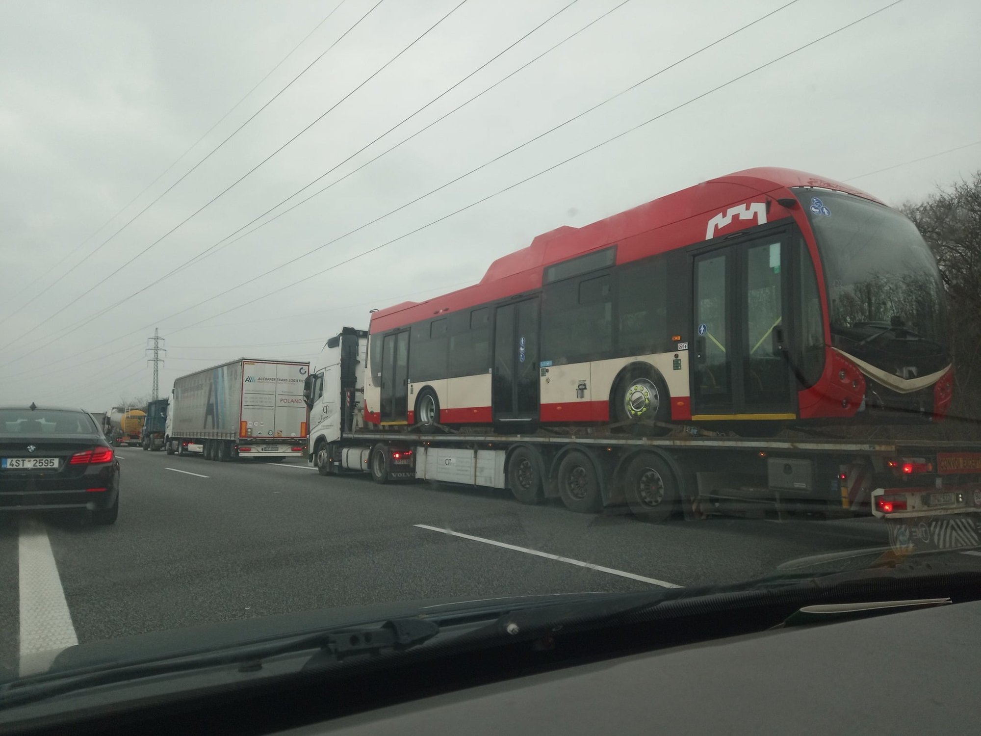 Čekijoje užfiksuoti vežami nauji Vilniaus troleibusai - Delfi auto