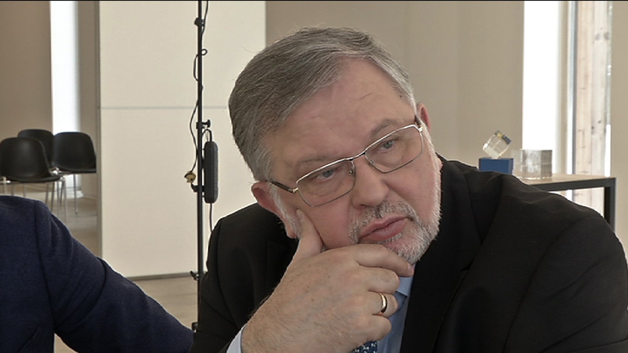 „Startas“: profesorius V. A. Bumelis vienam dalyviui pasiūlė darbą (I ...