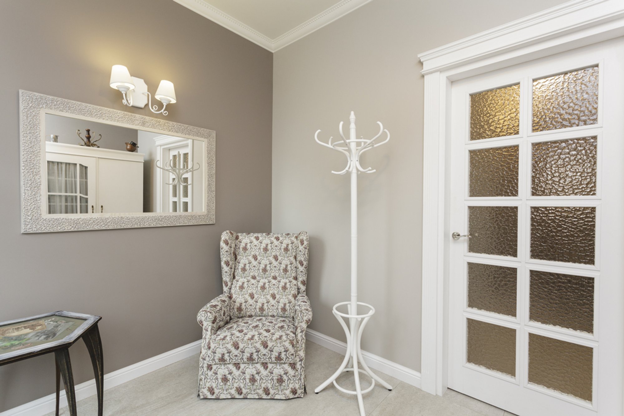 Baltos durys interjere - Delfi gyvenimas