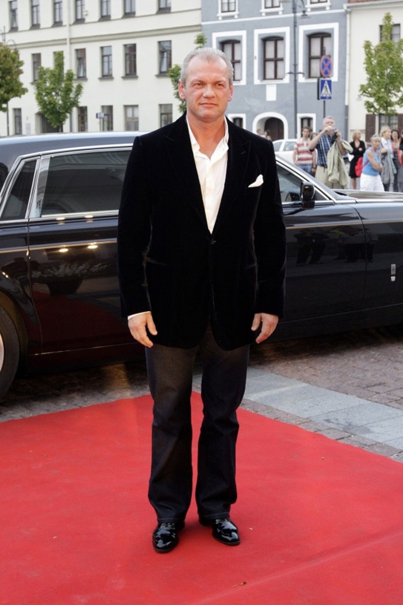 L.Pinkevičius liko be prabangiojo „Rolls Royce Phantom“ - Delfi veidai