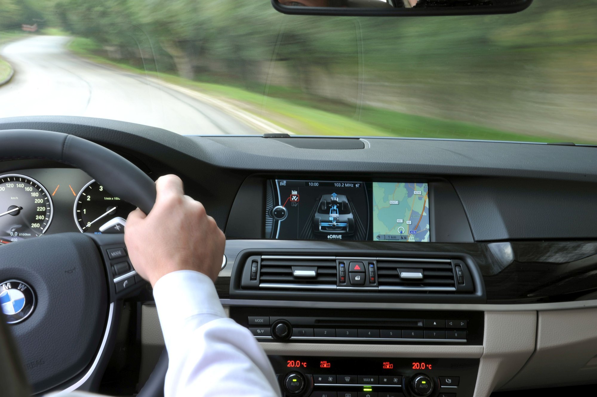 Kada automobiliuose pradės funkcionuoti automatinė pagalbos iškvietimo ...