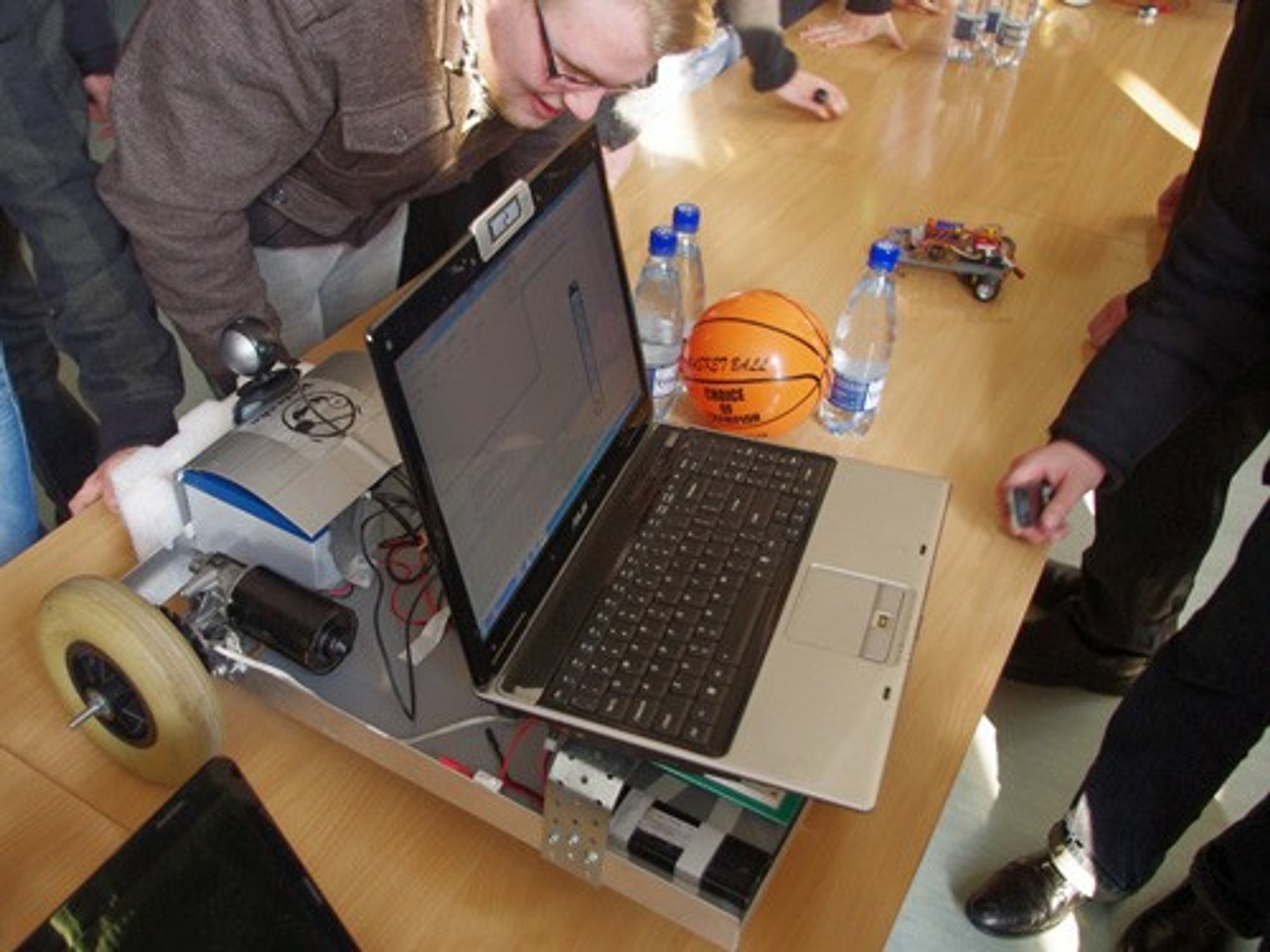 VGTU Elektronikos fakultete kovėsi robotai - Delfi mokslas