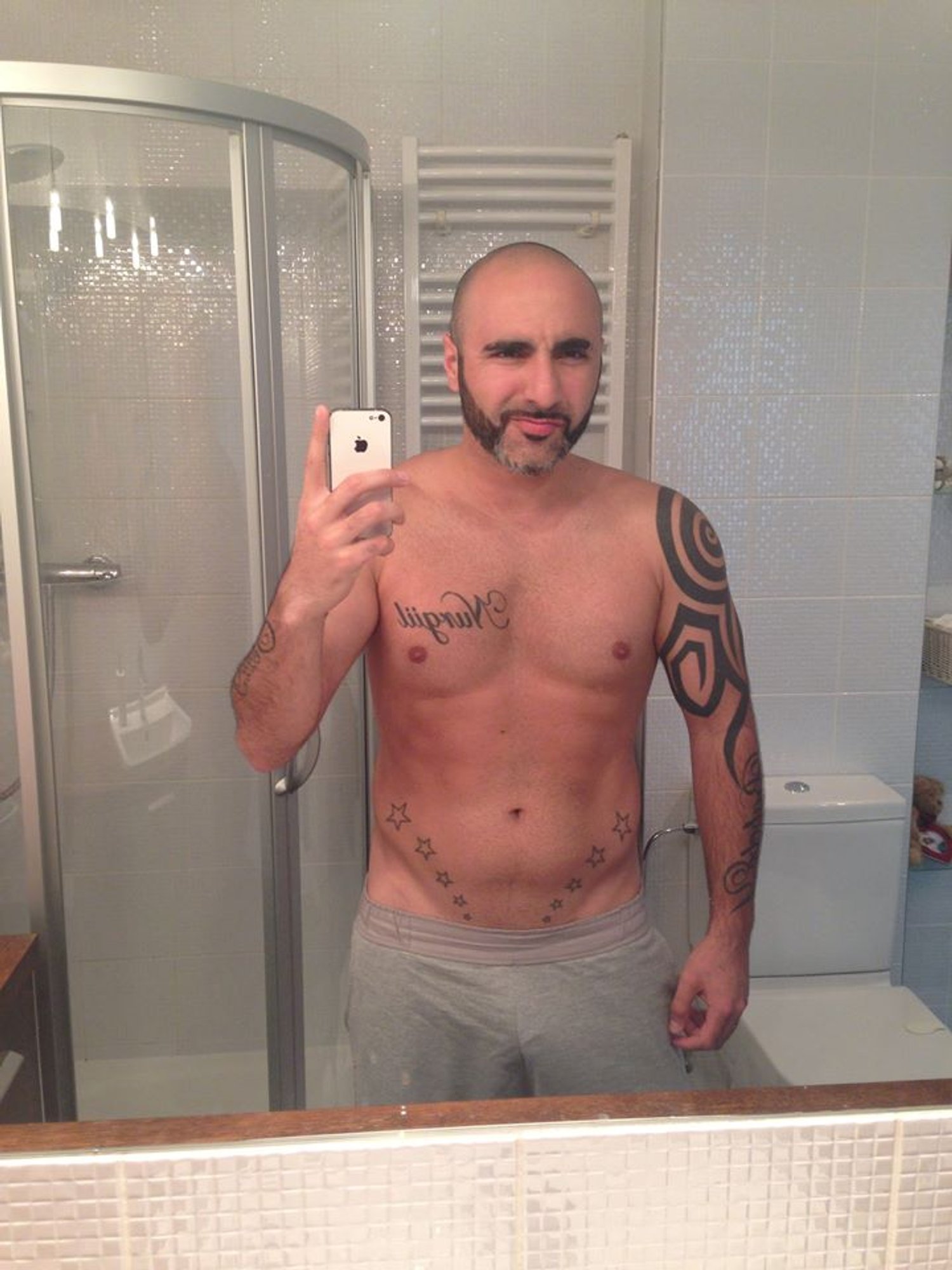 Sezzy atvėrė savo šeimos namų duris - Delfi veidai