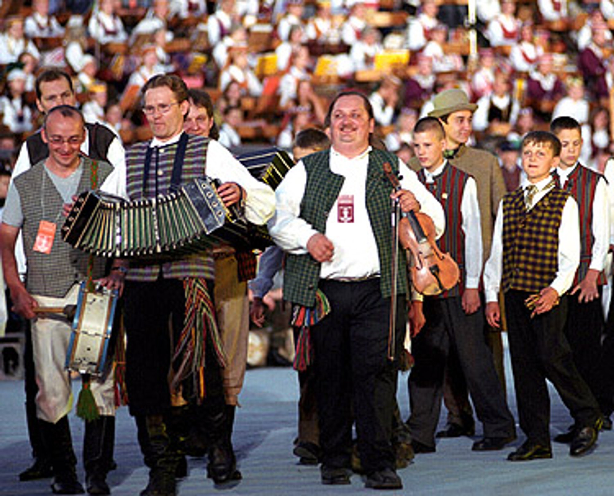 Dainų šventės šurmuliuos kas dveji metai - Delfi kultūra