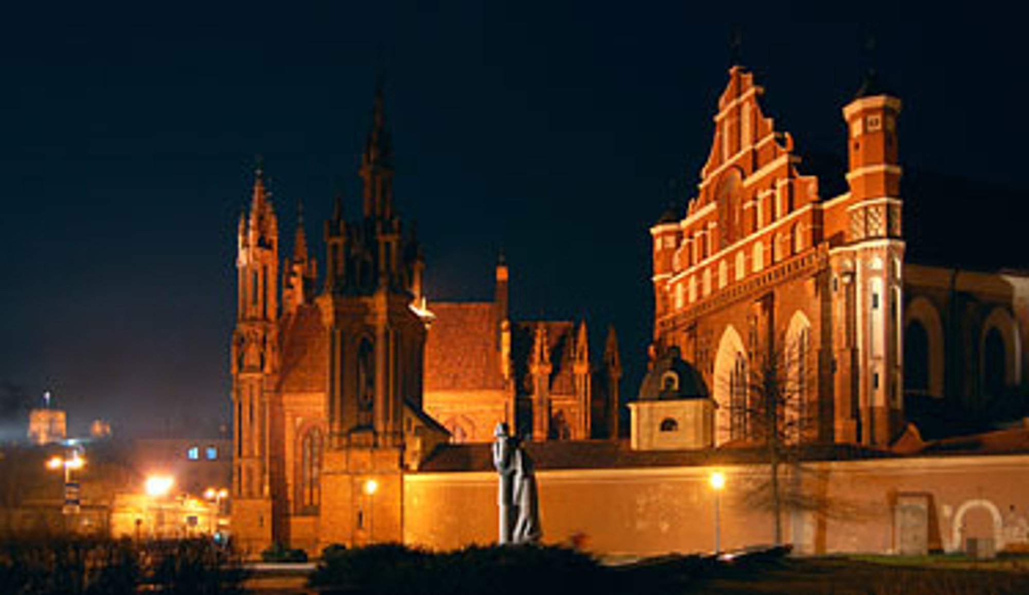 Bernardinų vienuolynas rekonstruojamas ar griaunamas? - Delfi