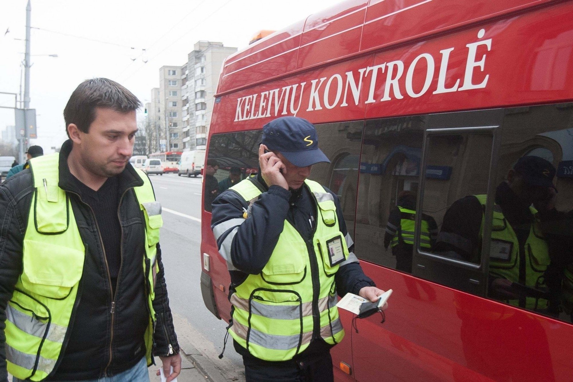 Sostinės viešajame transporte sulaikytas „zuikis“ kontrolierius ...
