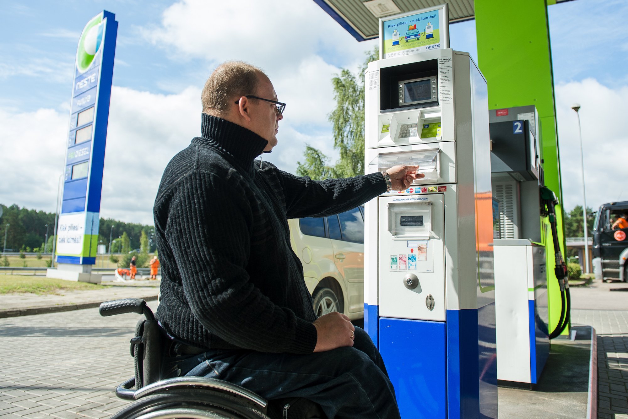 Pritaikė degalines neįgaliesiems - Delfi auto