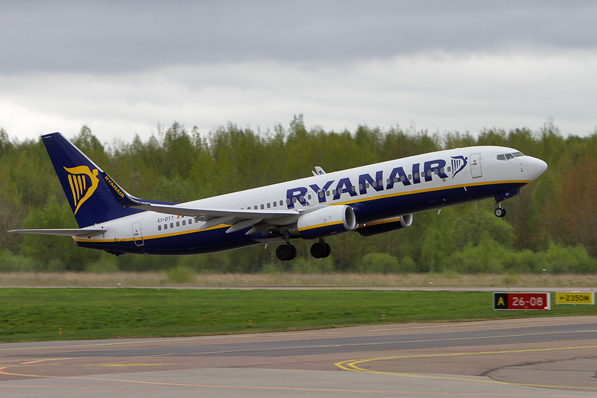 „Ryanair“ svarsto galimybę įsigyti rusiškų lėktuvų - Delfi verslas