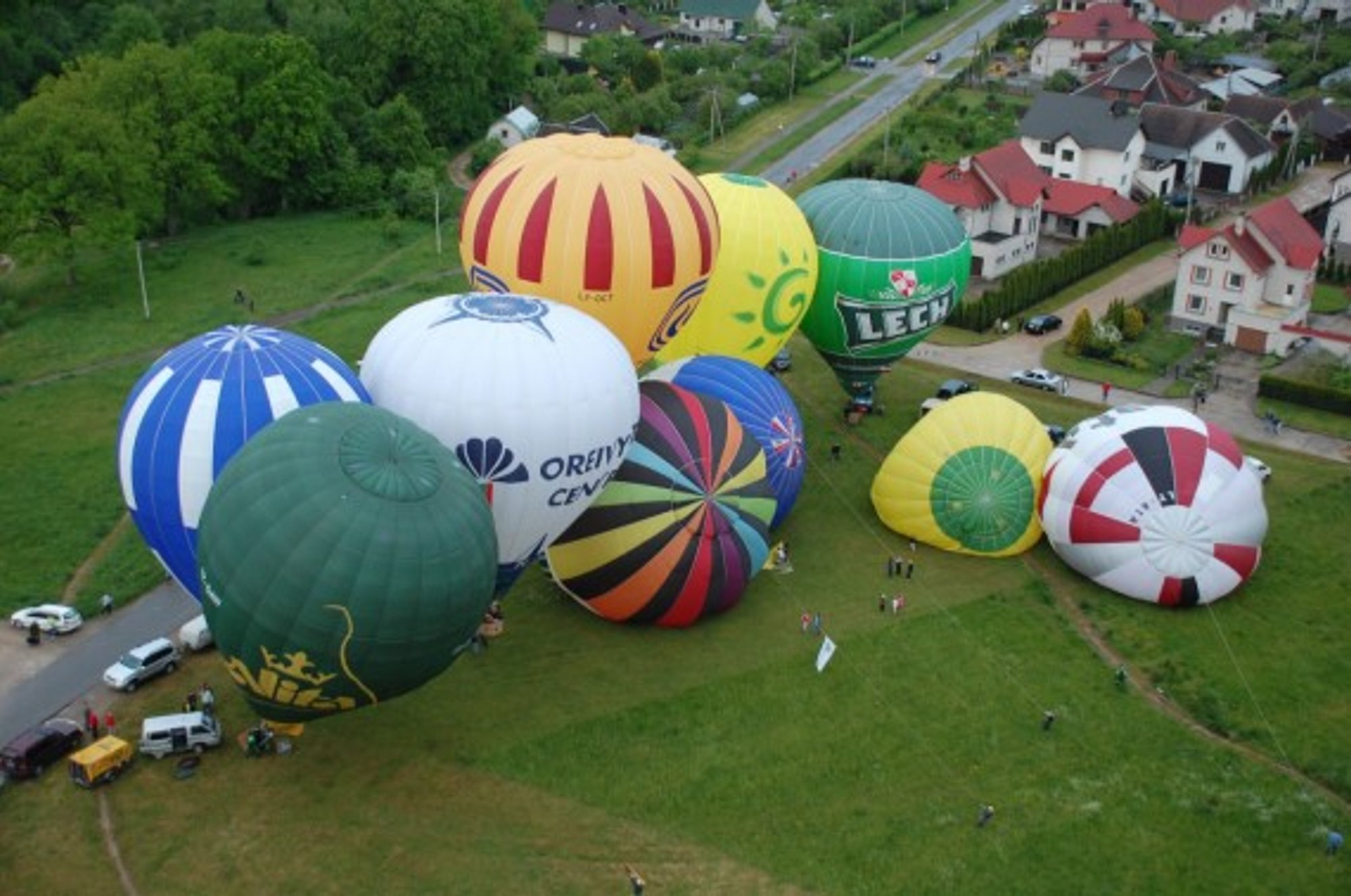 Oro balionai išsklaidė lietų virš Mažeikių - Delfi sportas