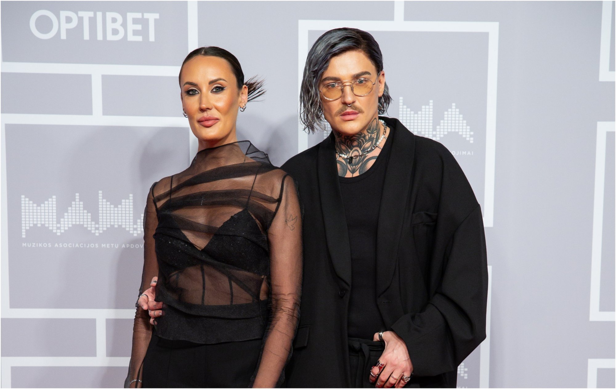 Naglis Bierancas į metų muzikos apdovanojimus atvyko lydimas bičiulės ...