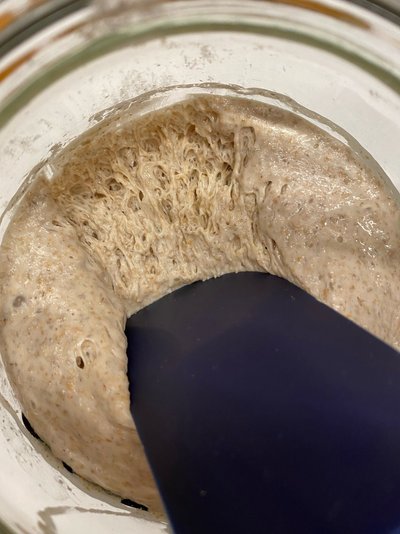 Kotryna žingsnis po žingsnio paaiškino, kaip pasigaminti natūralų raugą ...