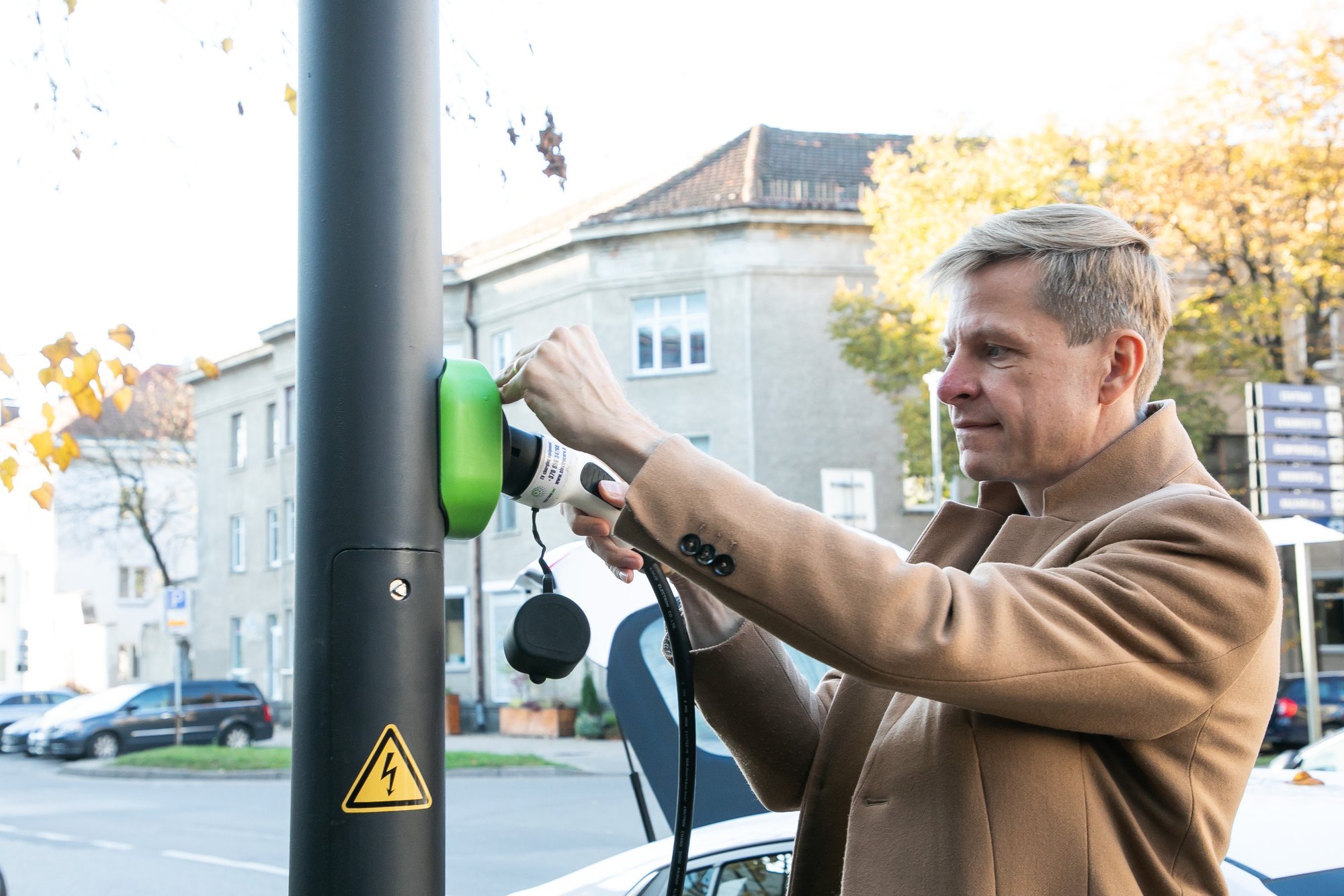 Electric vehicle charging stations mounted on light poles have been ...