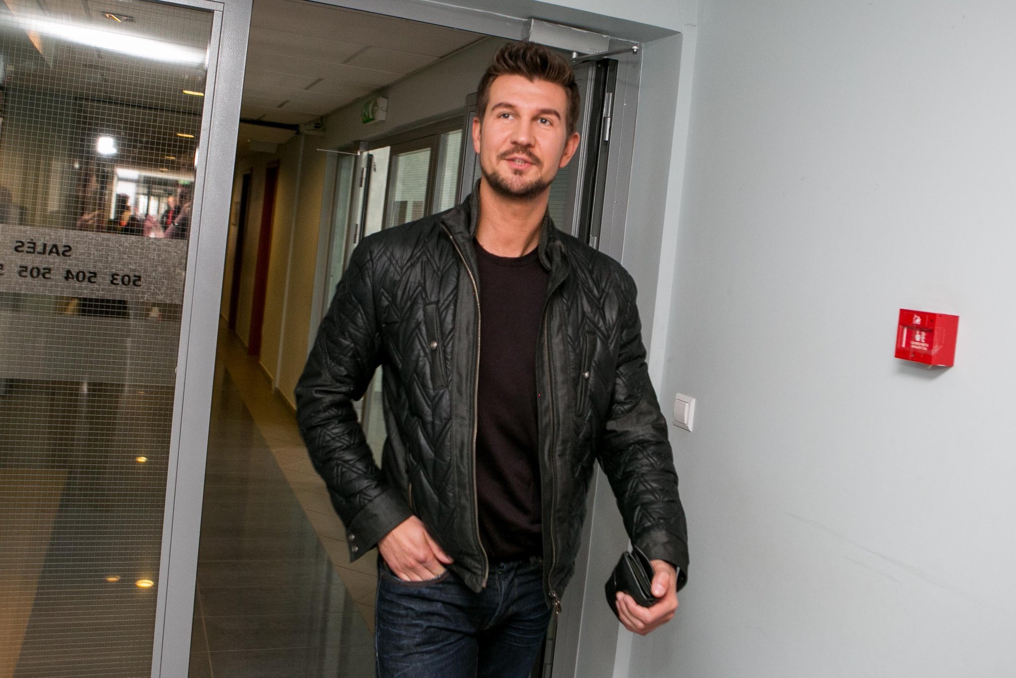 Andrius Butkus išsikrausto į gūdų Lietuvos kaimą - Delfi veidai