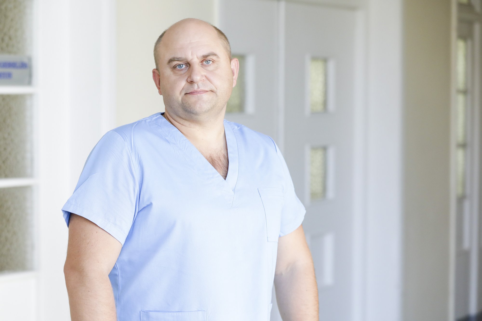 Gydytojas papasakojo apie operacijas, padedančias girdėti net tiems ...