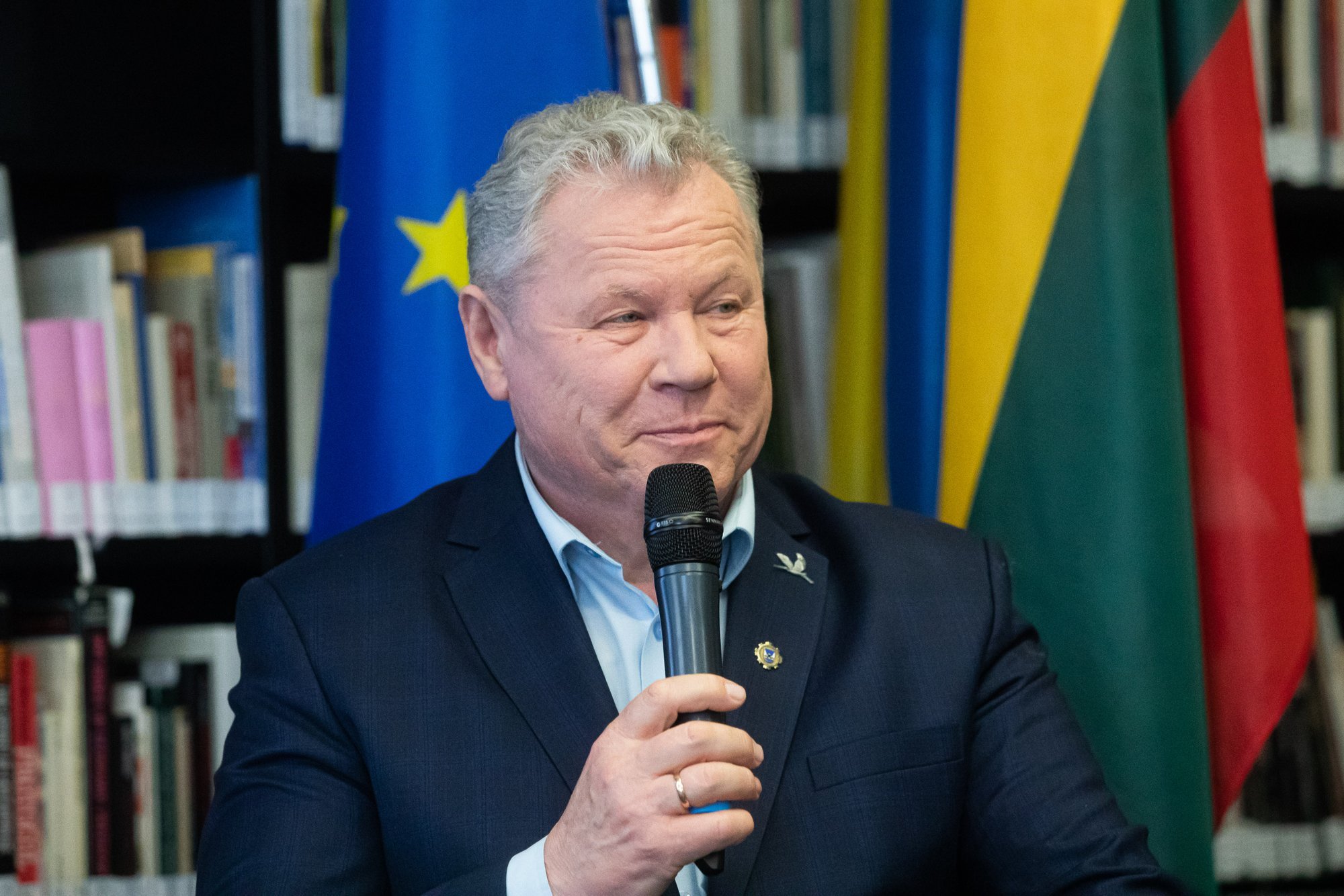 Tubis išteisintas dėl prekybos poveikiu - Delfi