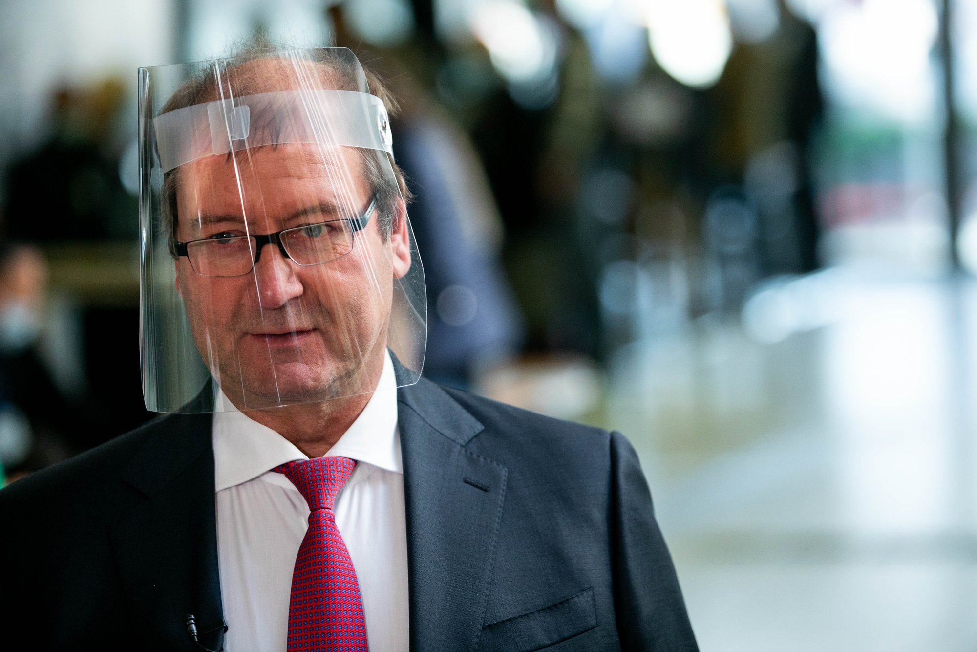 Viktoras Uspaskich: Raginimas nustatyti, kad minimali mėnesinė išmoka ...