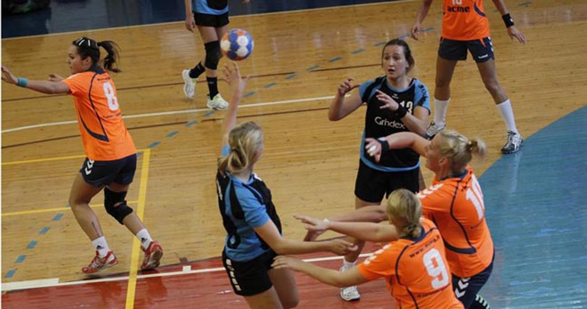 Lietuvos moterų rankinio lygos lyderės iškovojo 20-ą pergalę - Delfi ...