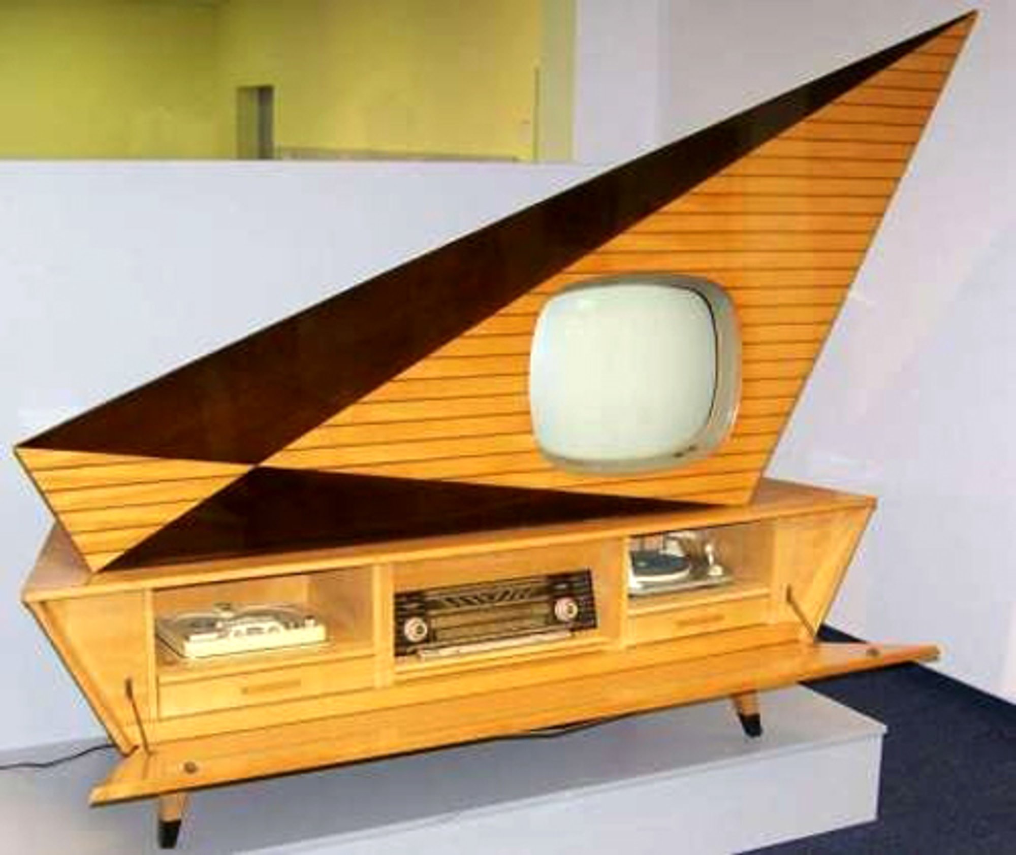 Išskirtinio dizaino televizorius – kaimyno pavydui sukelti - Delfi