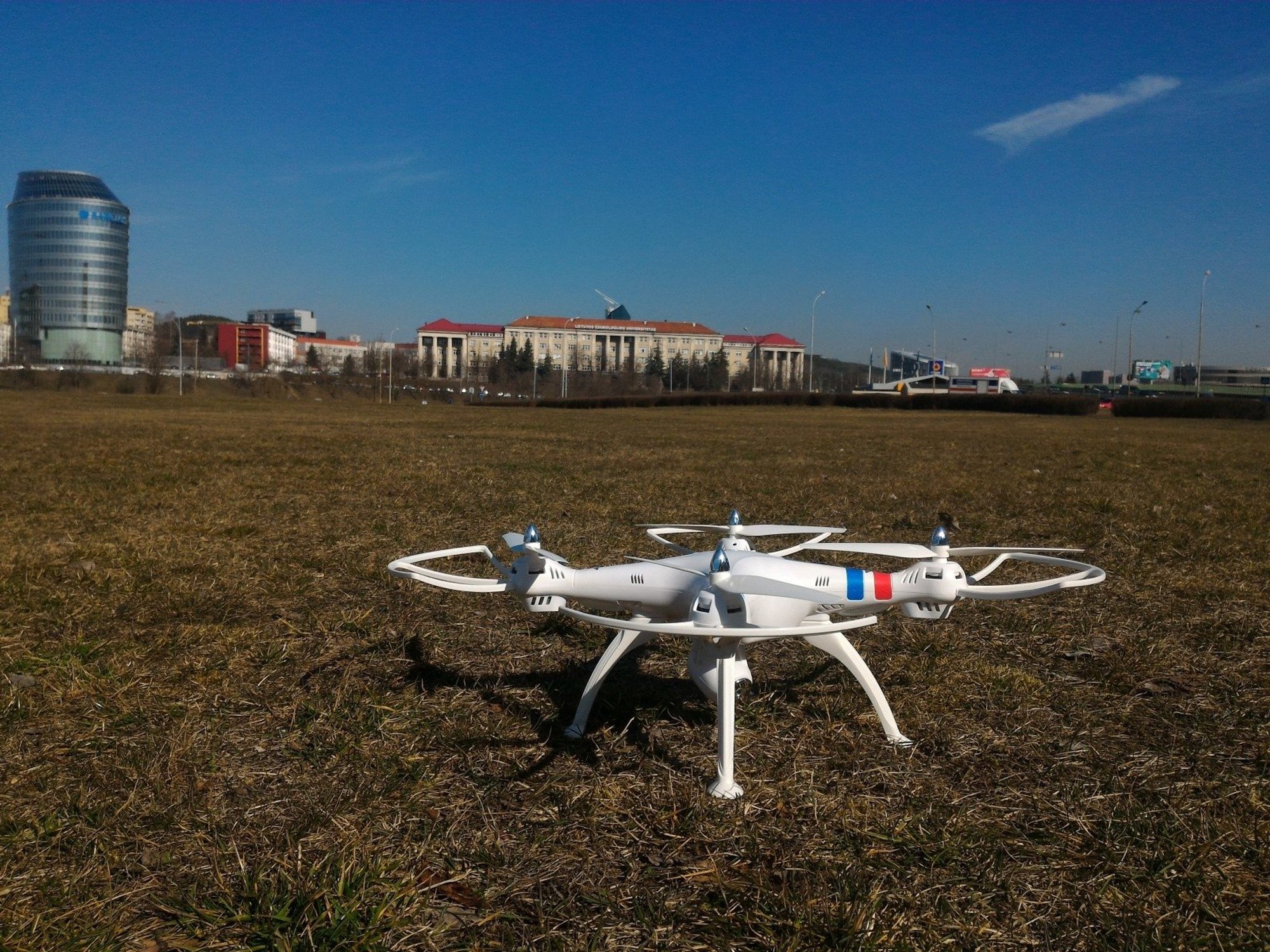 Vyriausybė ketina nepritarti bepiločių orlaivių privalomam ...