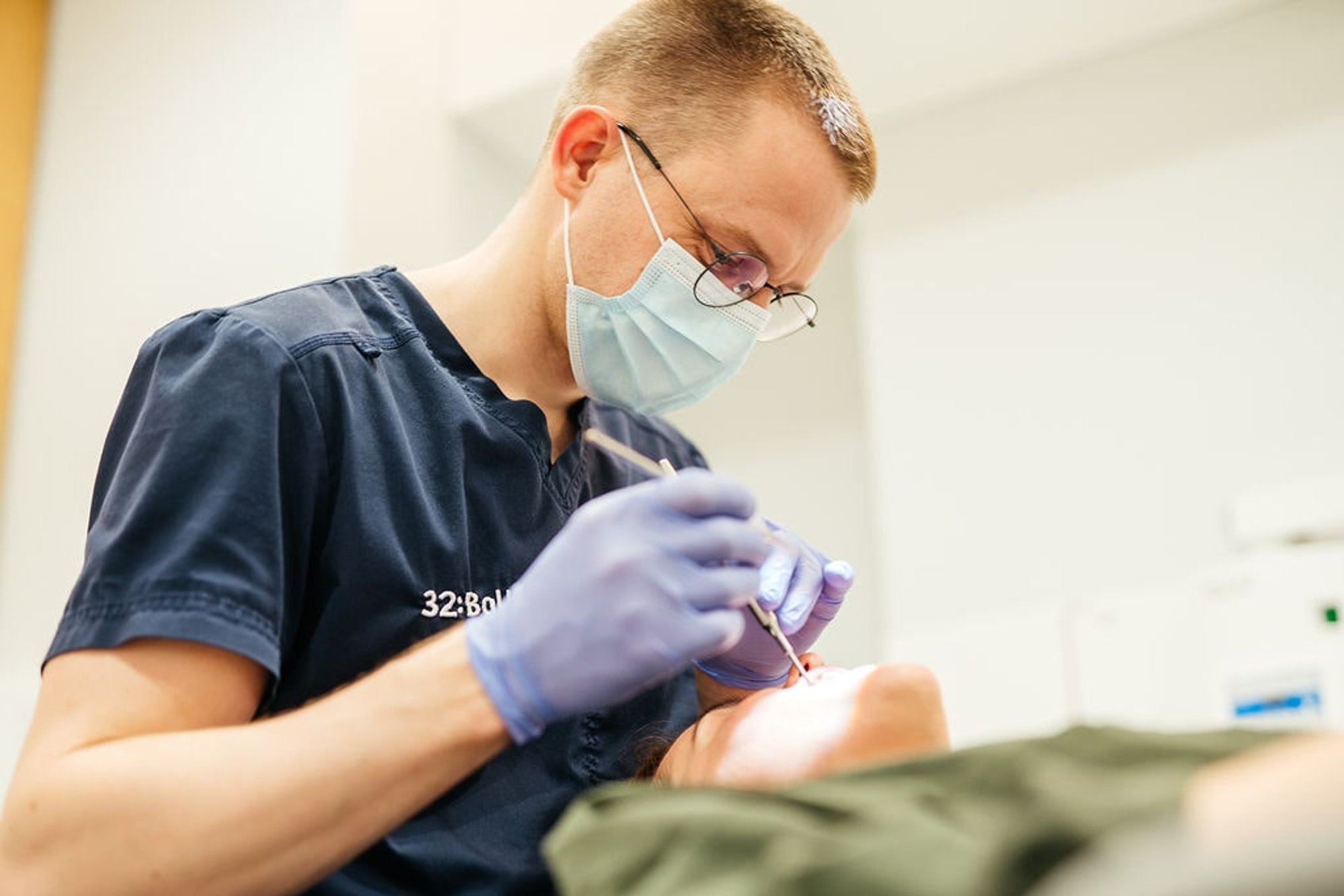 Siūlo atkurti prarastus dantis vos per dieną–dvi: daktaras paaiškino ...