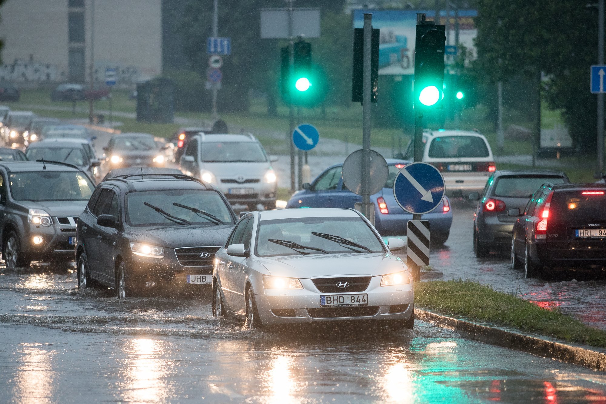 Kelininkai: kelių dangos vietomis drėgnos, dieną vietomis silpnas ...