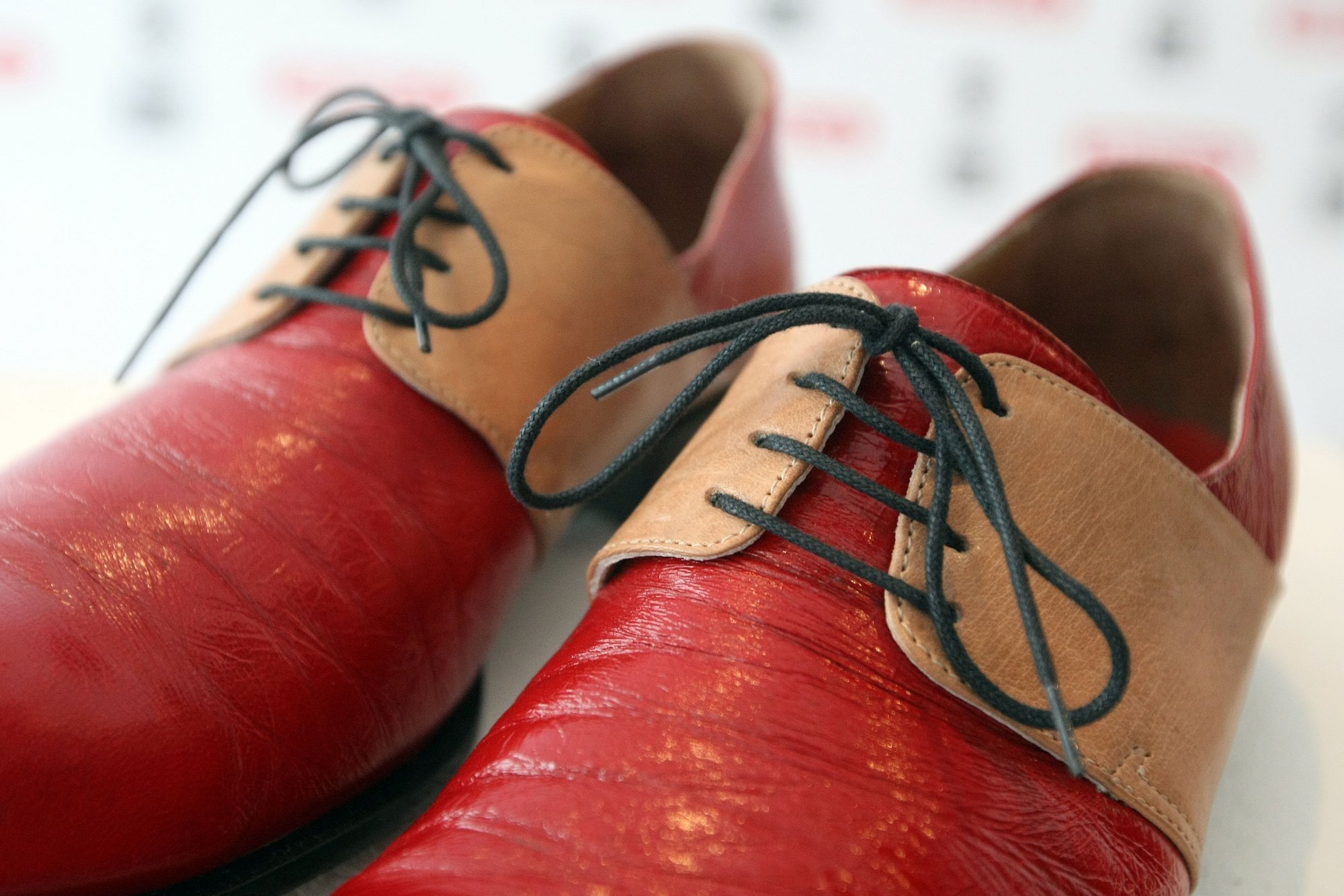 Mėgstamiausi batai: raudonos E.Sidaro lakierkos - Delfi gyvenimas