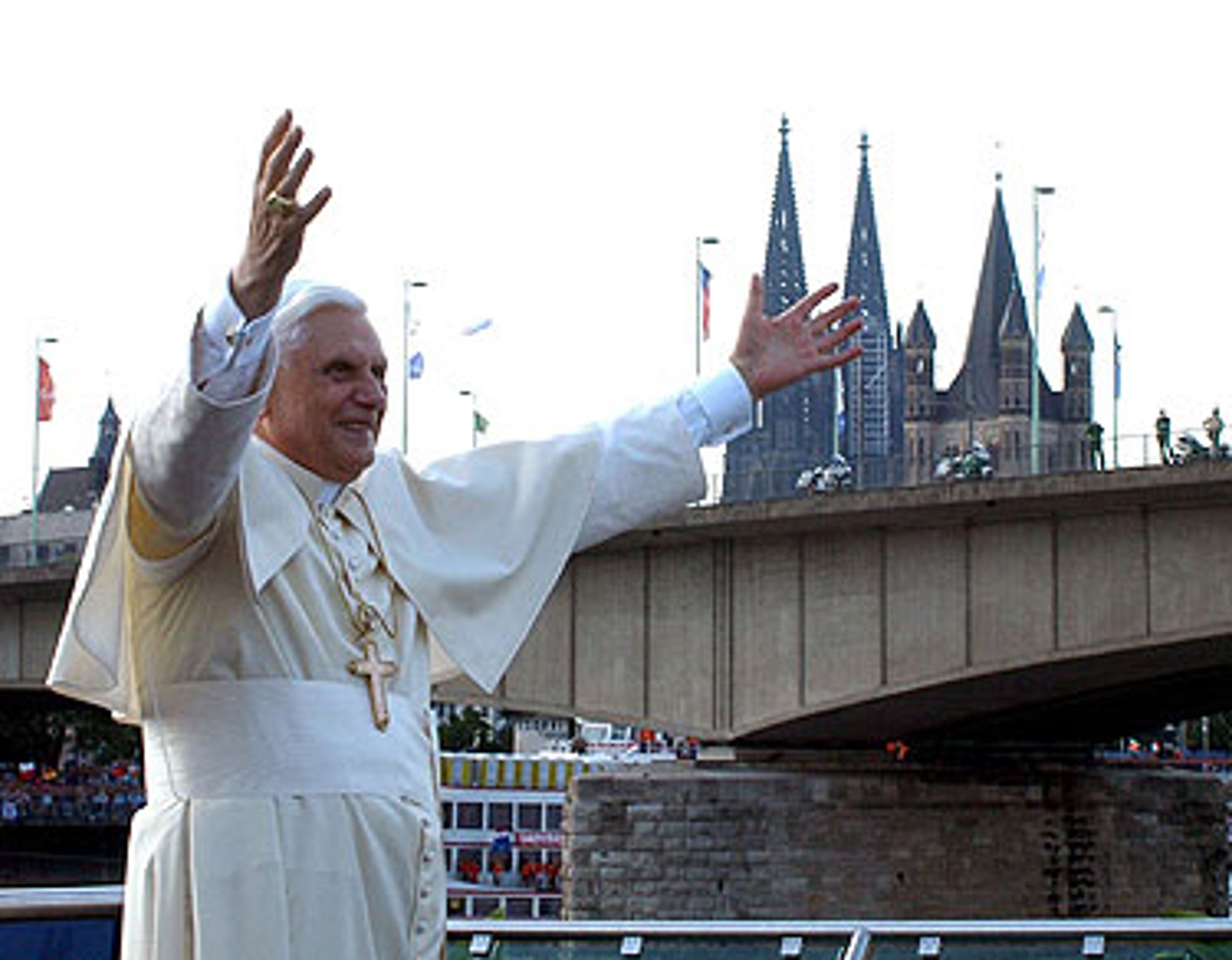 Popiežiui įteiktas Schumacherio "Ferrari" vairas - Delfi veidai