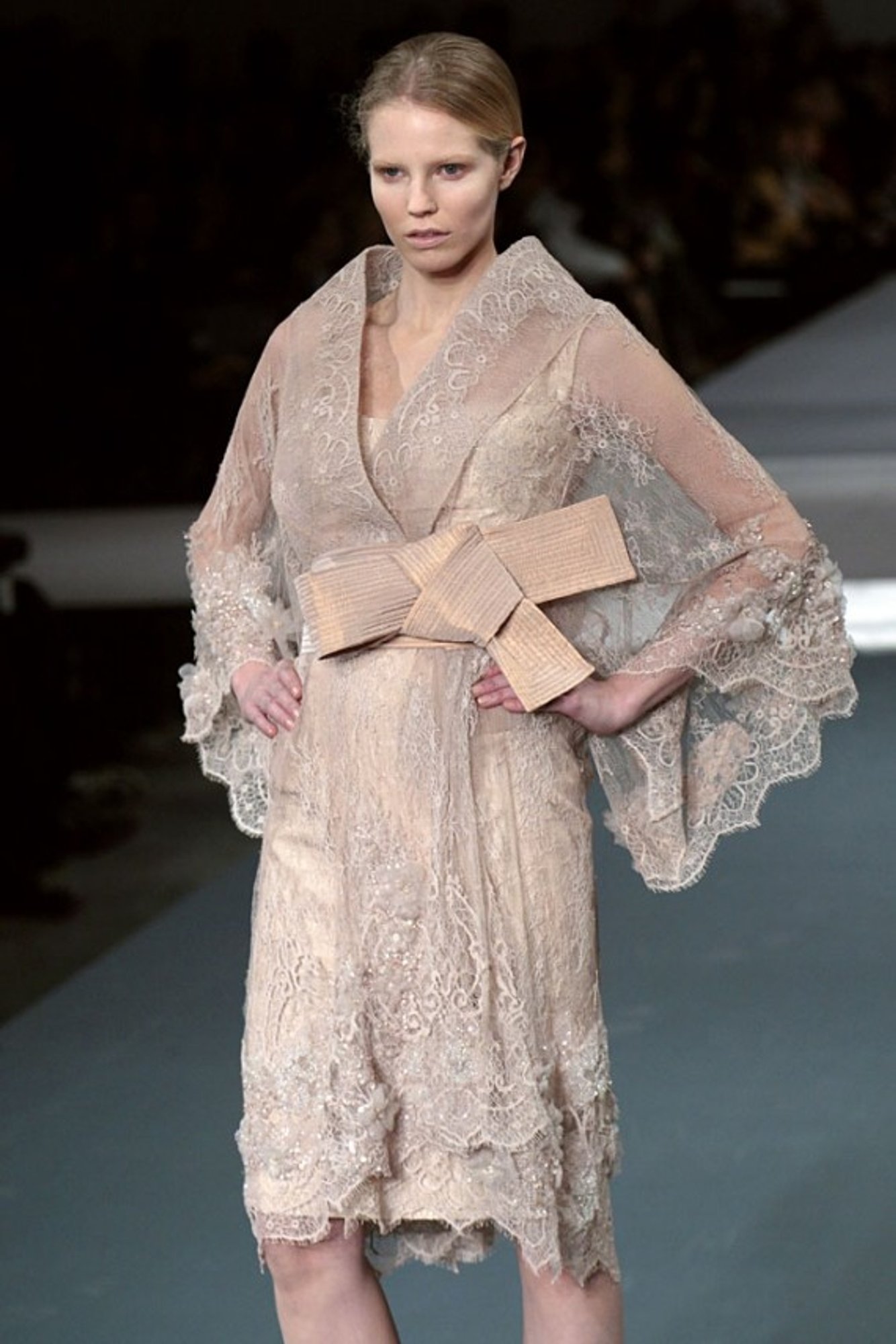 Fantastiškas E.Saabo „otkutiūras“ ir keistokas prêt-à-porter - Delfi ...