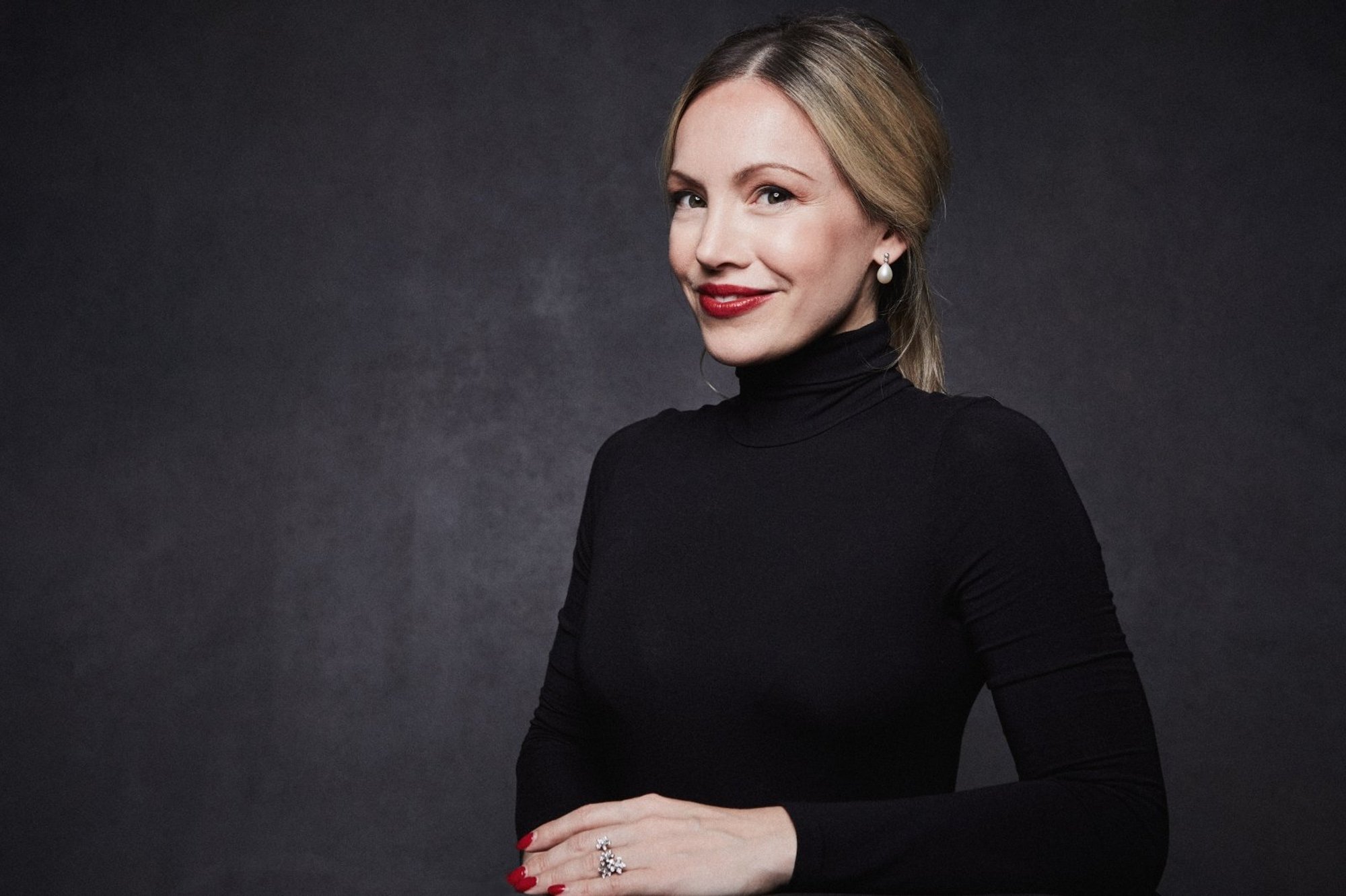 Į britų aukštuomenę įsiliejusi ir savo pasiekimais stebinanti Laura ...