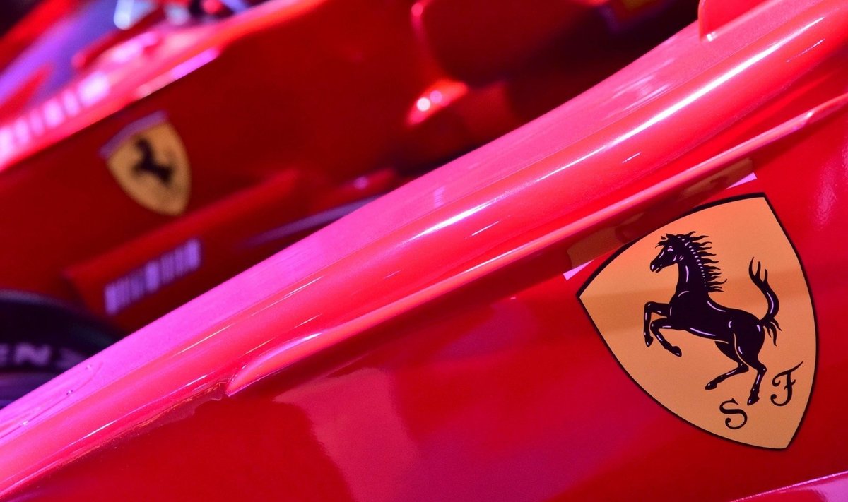 Išskirtinė knyga apie „Ferrari“ istoriją – už išskirtinę kainą - Delfi auto