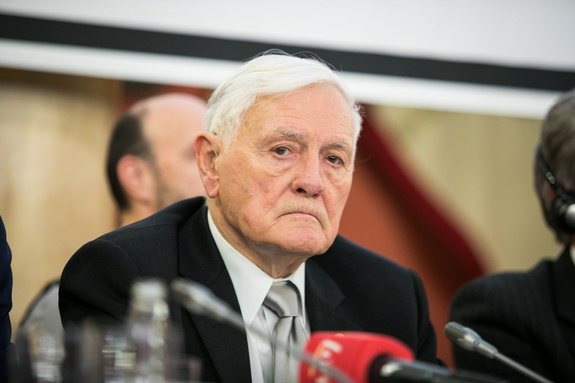 Adamkus apie Skvernelio požiūrį: tokiu keliu Lietuva toli nenueis - Delfi