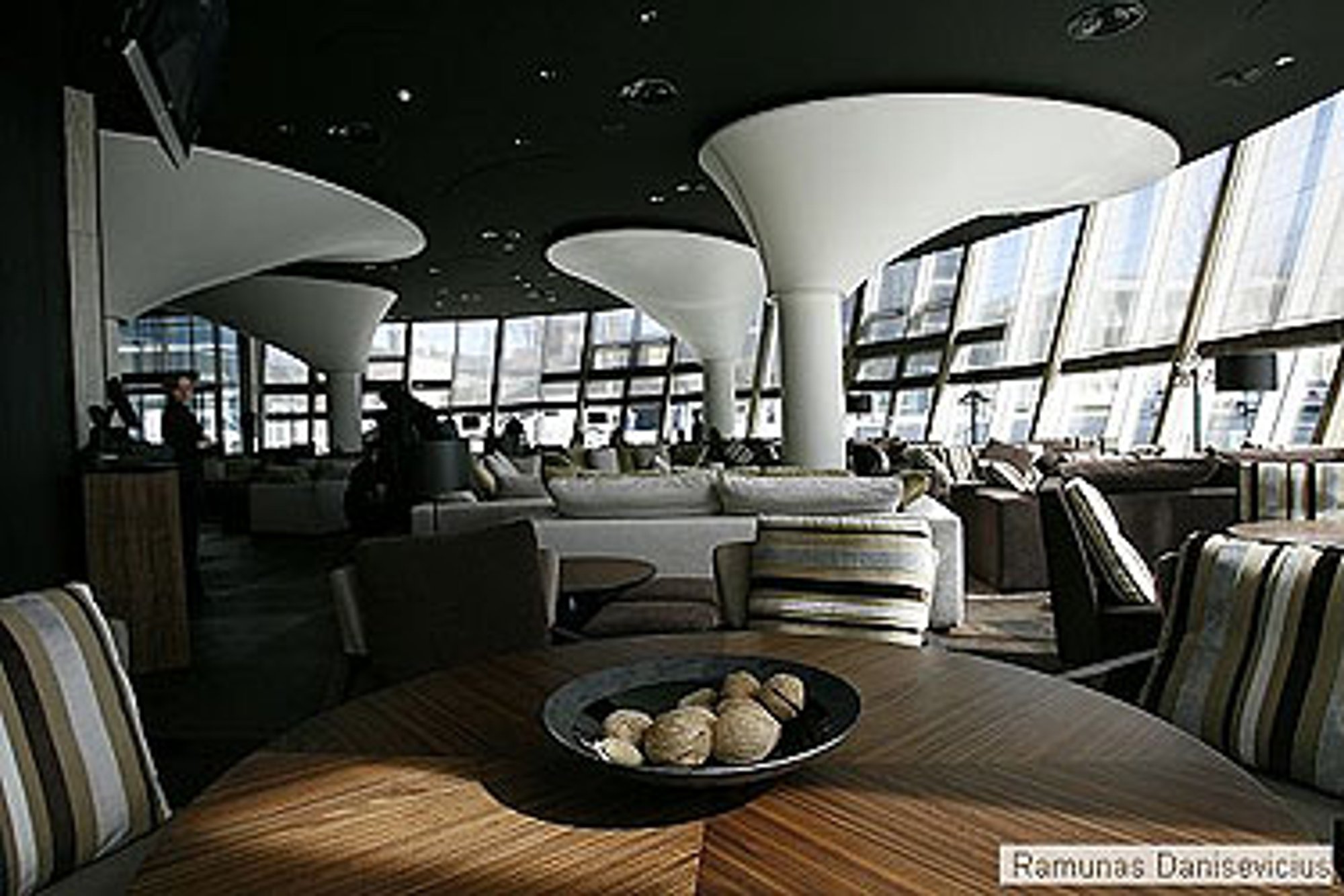 „Vilniaus Vartų“ kvartale - baras „Liv Lounge” - Delfi verslas