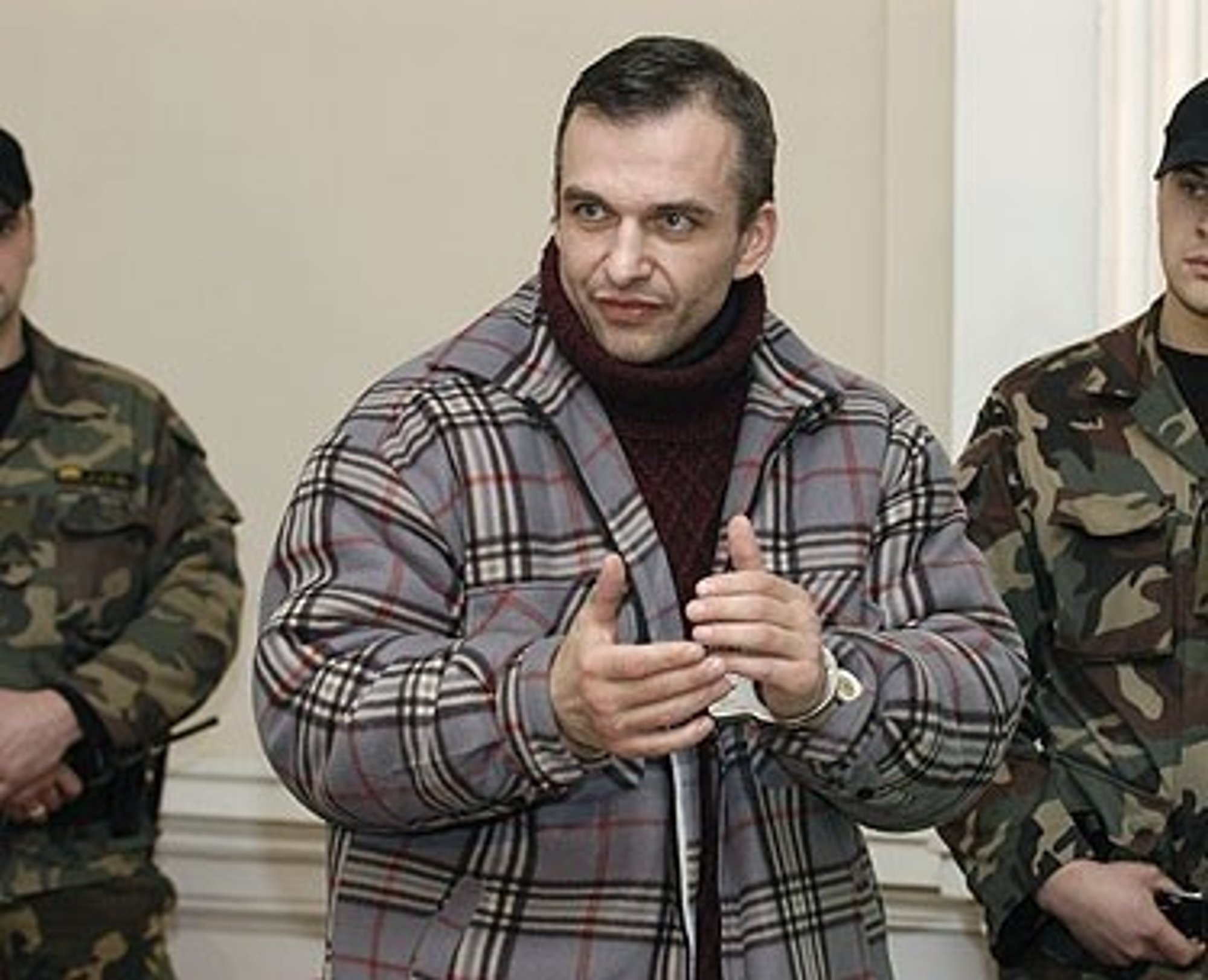 Du kartus iki gyvos galvos nuteisti „tulpiniai“ vėl stojo prieš teismą ...