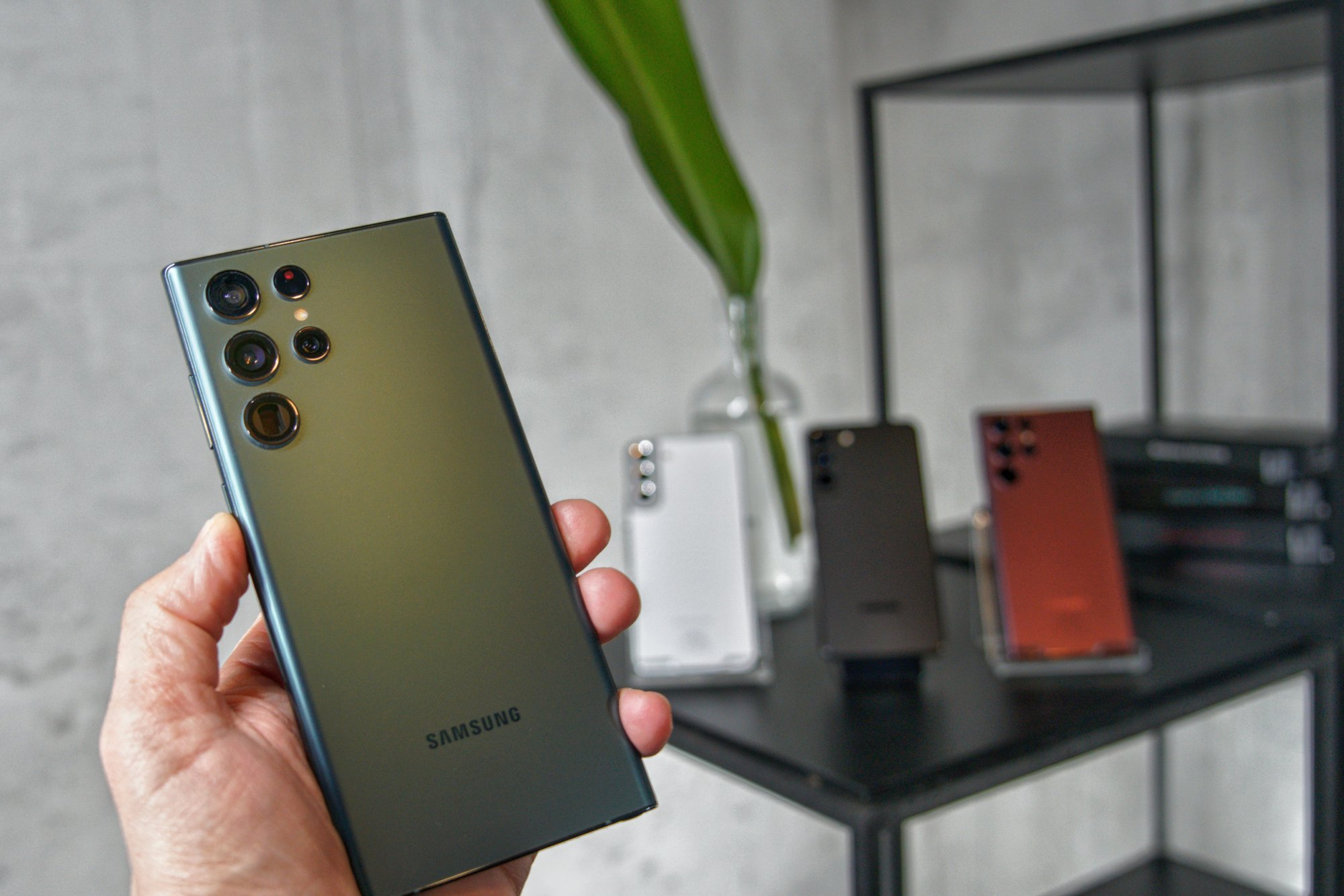 „Samsung“ pristatė naujus flagmanus: priešakyje – į „Note“ supanašėjęs ...