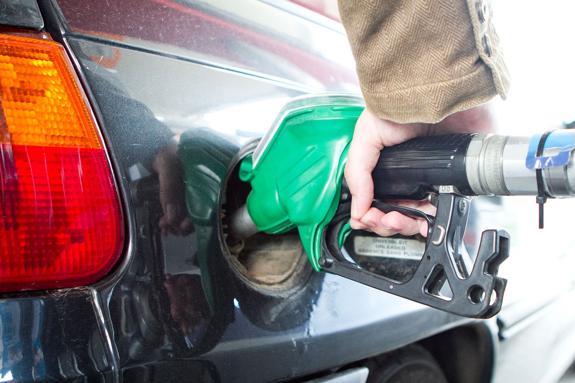 Ministerijos analizė: degalai pigo, bet tik ne Lietuvos degalinėse ...