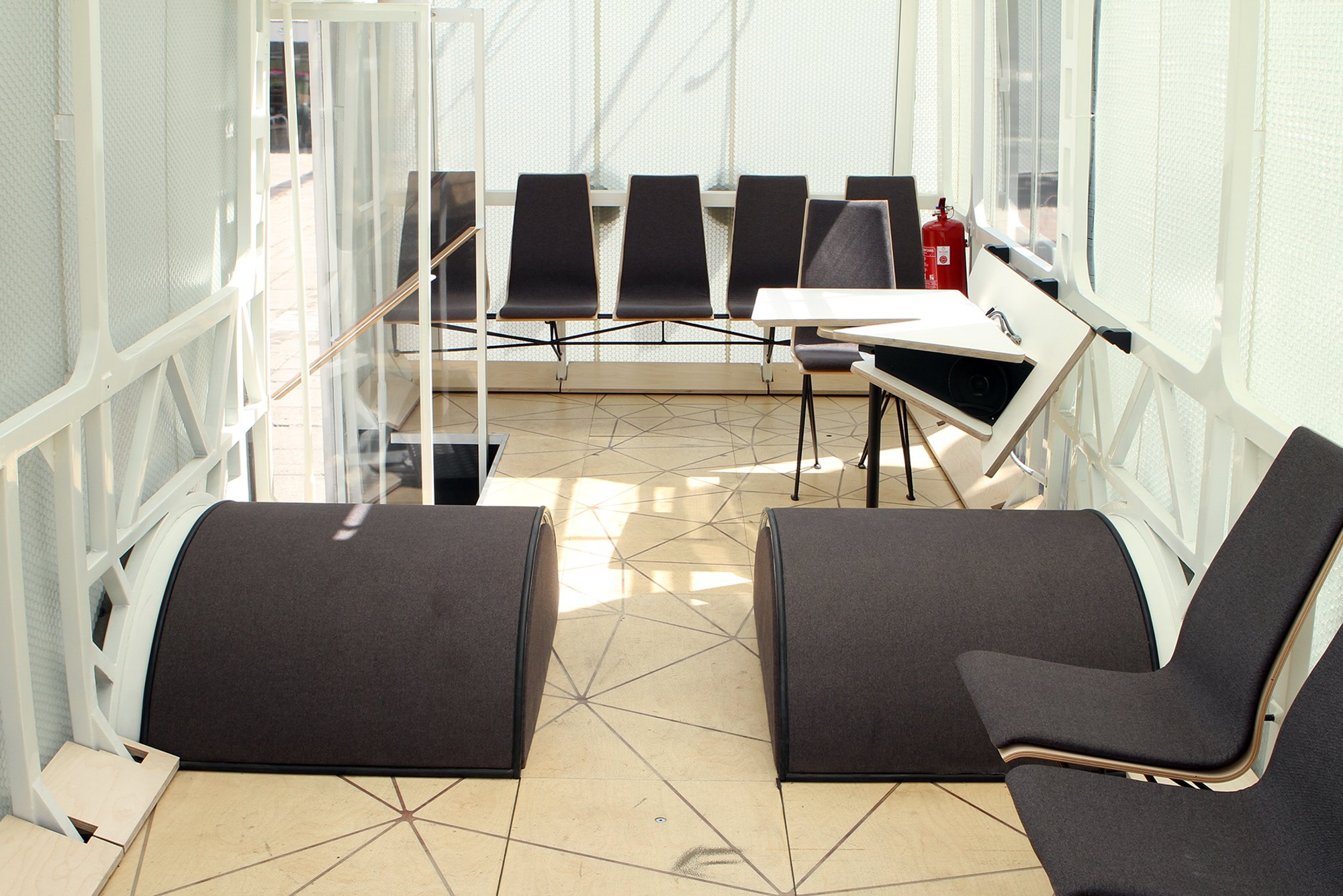 Kauno gatvėse - permatomas troleibusas - Delfi verslas