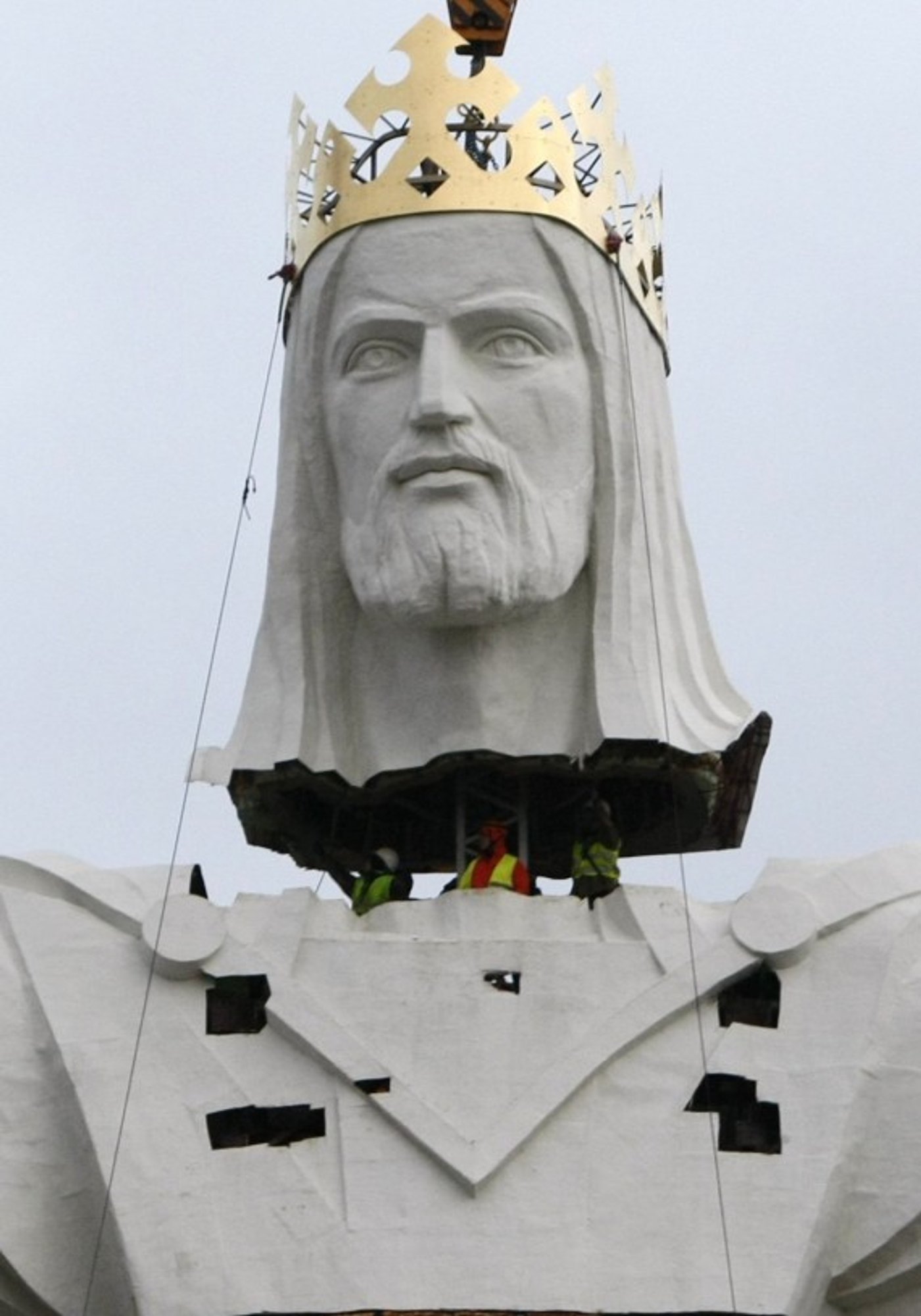 Lenkijoje sudėliota didžiausia pasaulyje Kristaus statula - Delfi