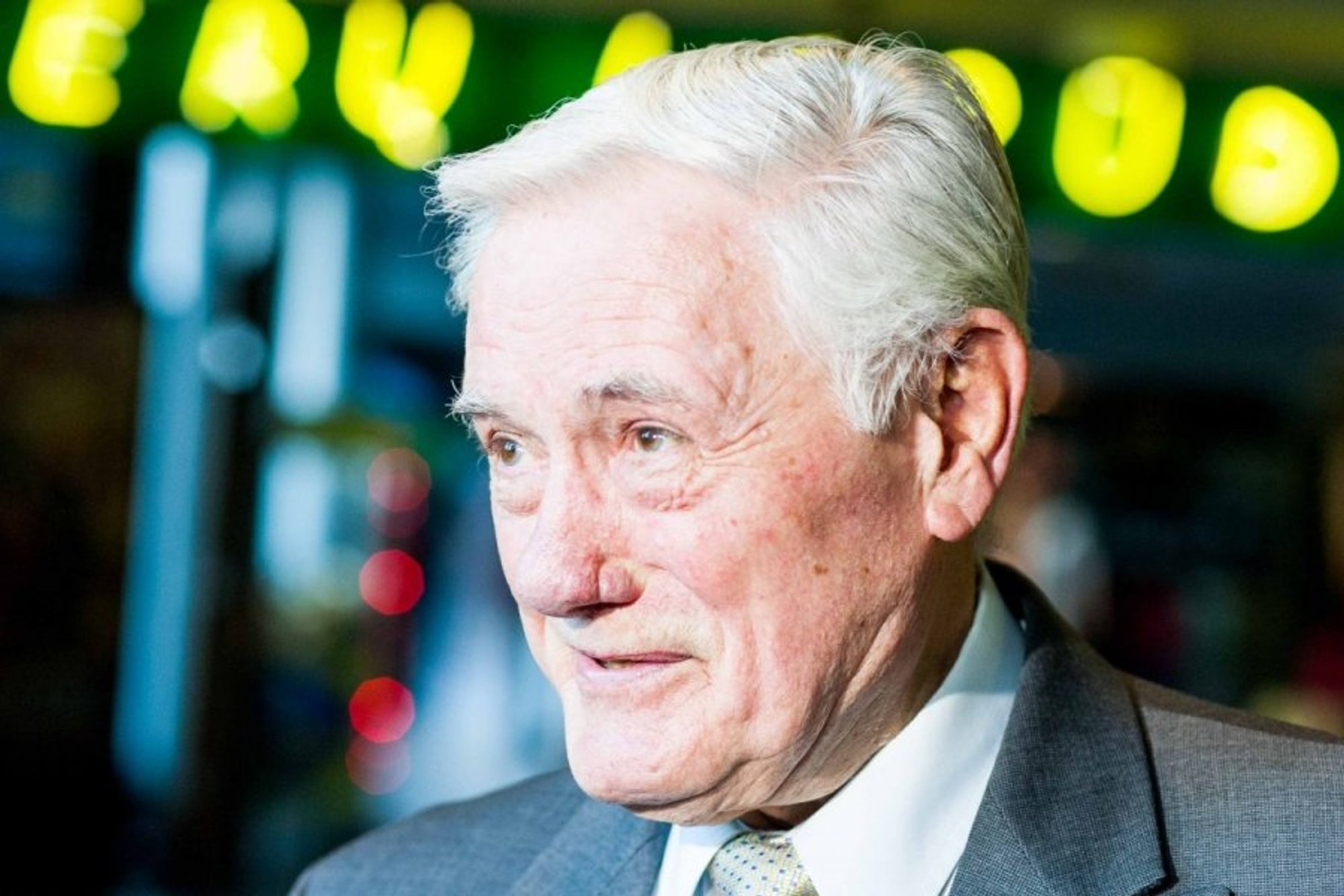 V. Adamkus grįžta į Lietuvą, tačiau gydymas tęsis - Delfi