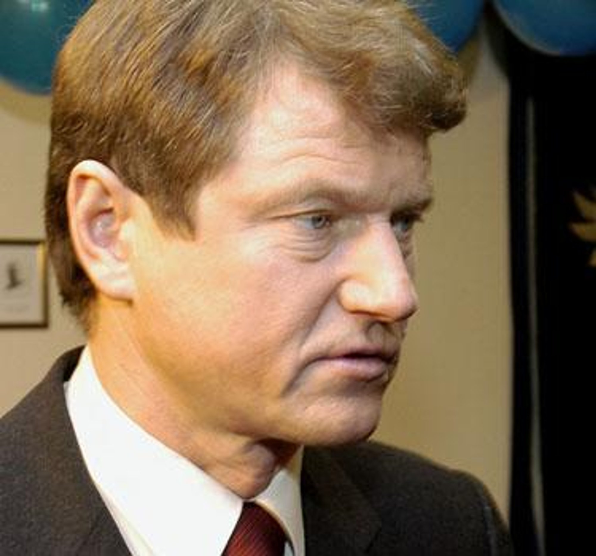 R.Paksas lanko Lietuvos karius Afganistane - Delfi