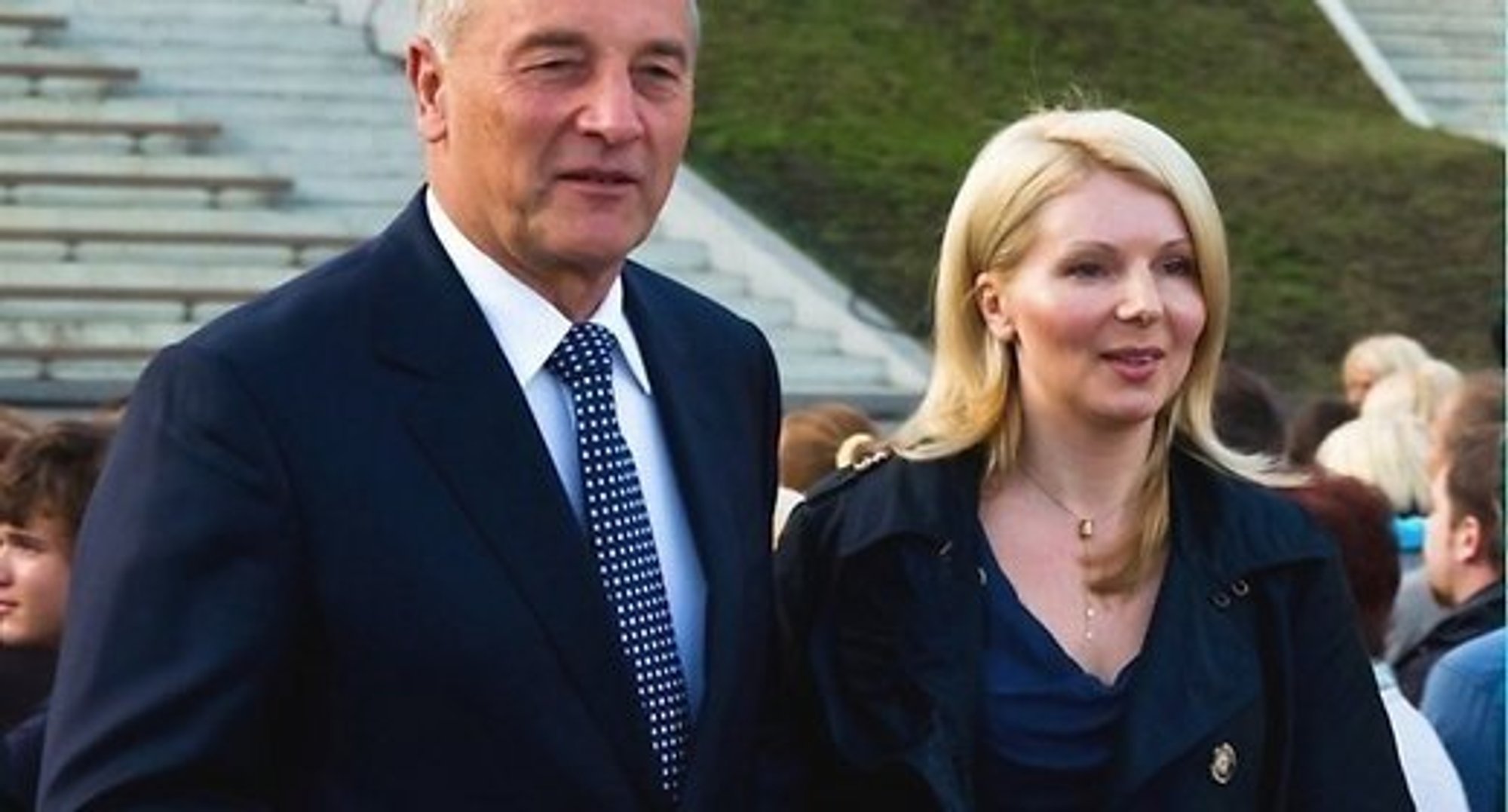 A.Bėrzinis pirmą kartą oficialiai pristatė pirmąją šalies ponią - Delfi