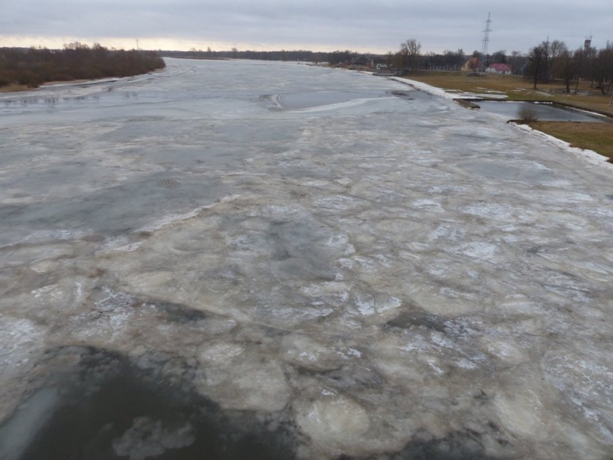 Du Nemuno intakai išsiliejo iš krantų, gyventojai baiminasi stipraus ...
