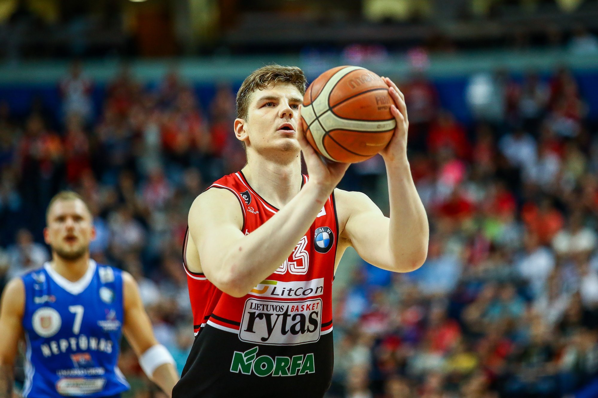 „Lietuvos ryto“ mače su fanais visus nustebino snaiperiu tapęs A ...