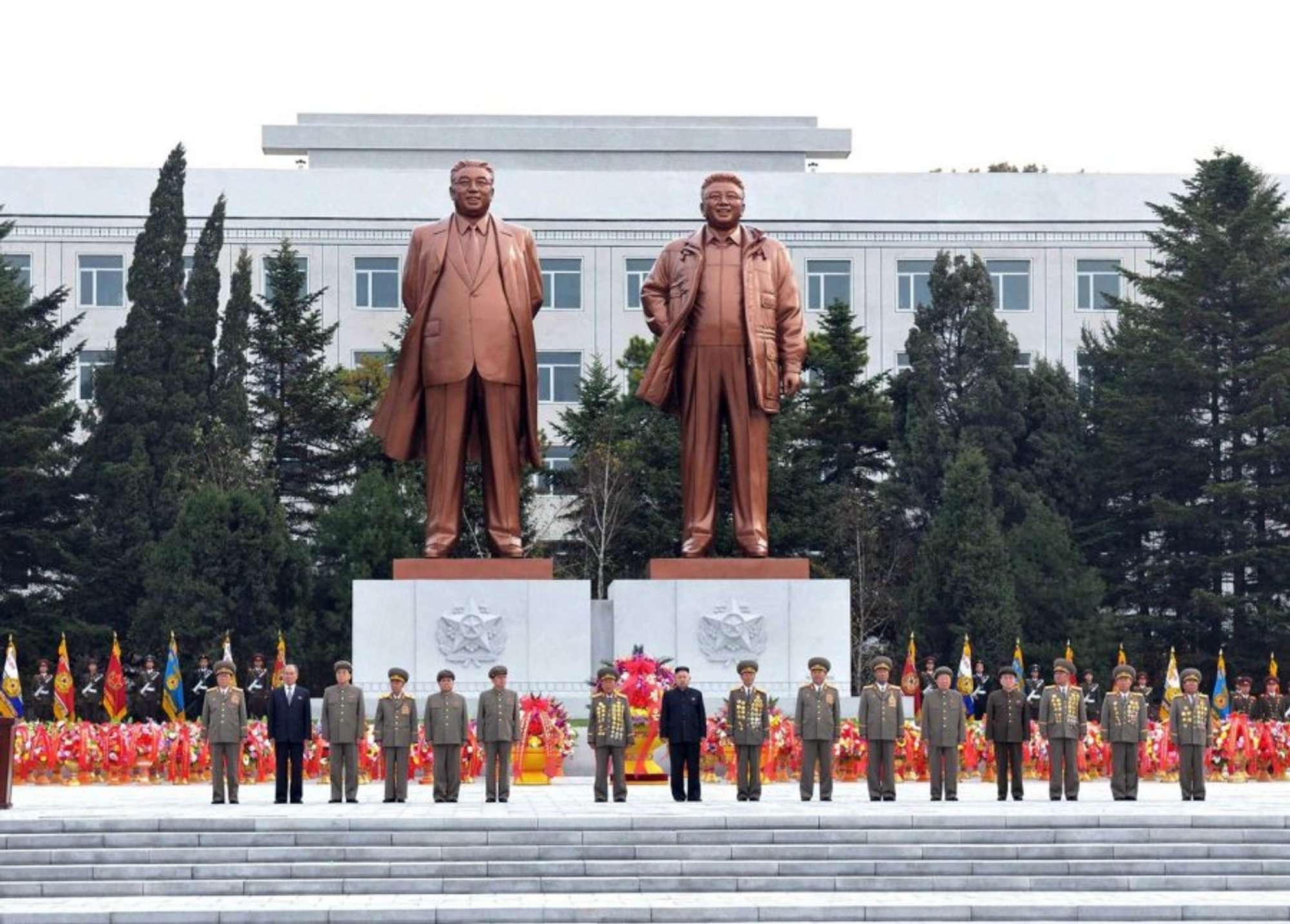 Š.Korėja Kim Jong Ilo asmenybės kultui išleido 100 mln. dol. - Delfi