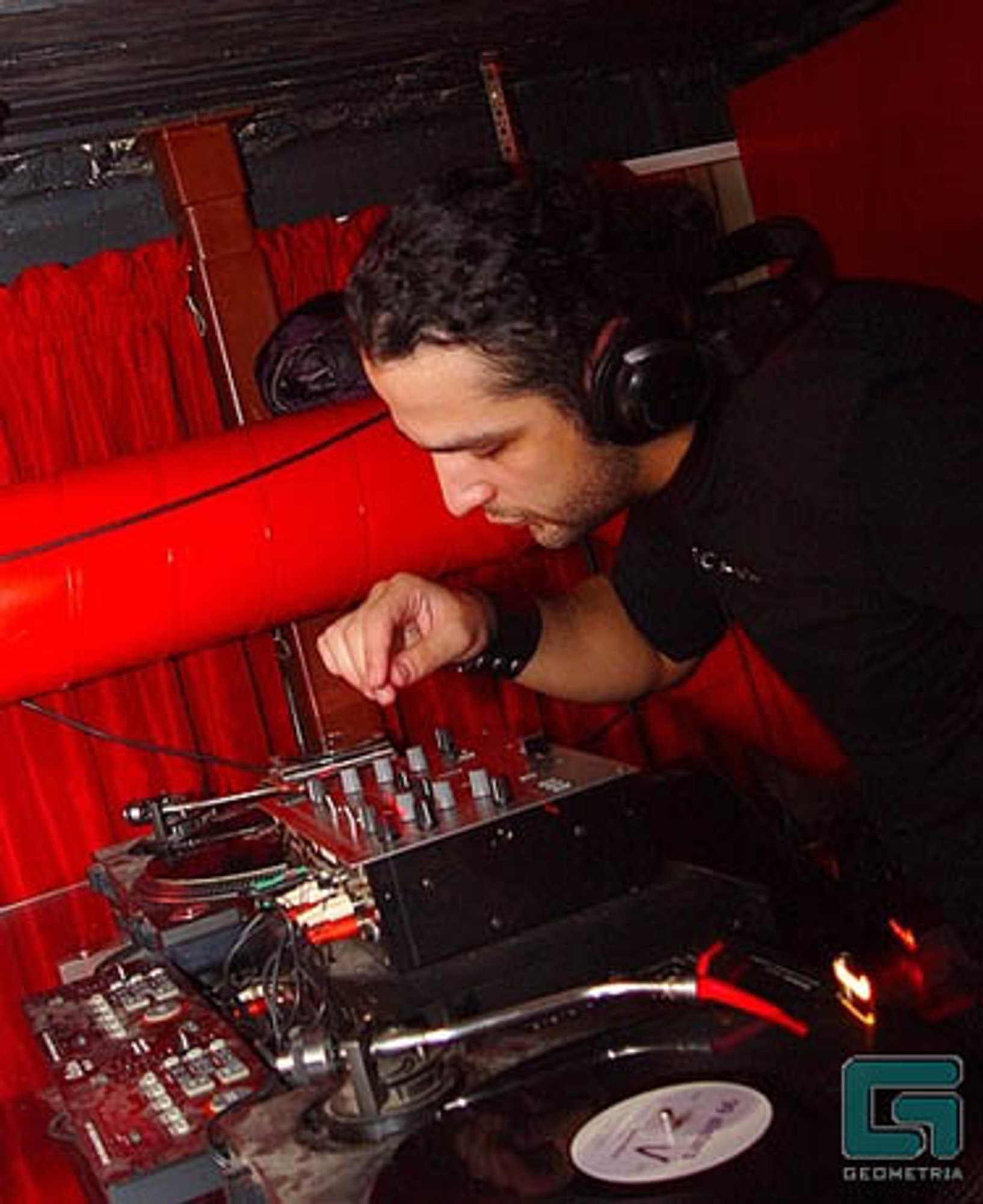 DJ Kronikos. Pirmoji dalis: trys šokių muzikos etapai - Delfi veidai