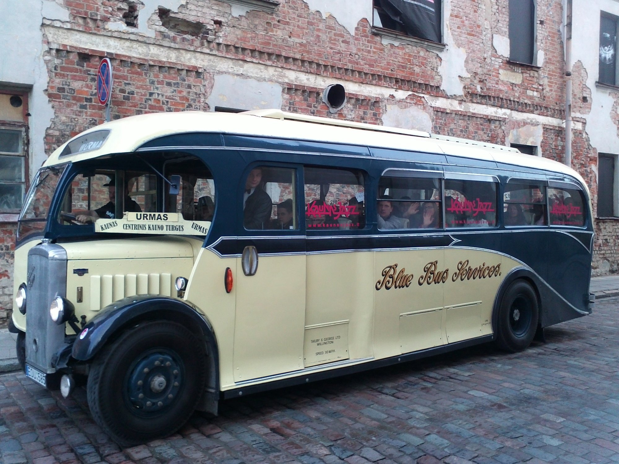 Po Kauną kursuos „džiazuojantis“ autobusas - Delfi veidai