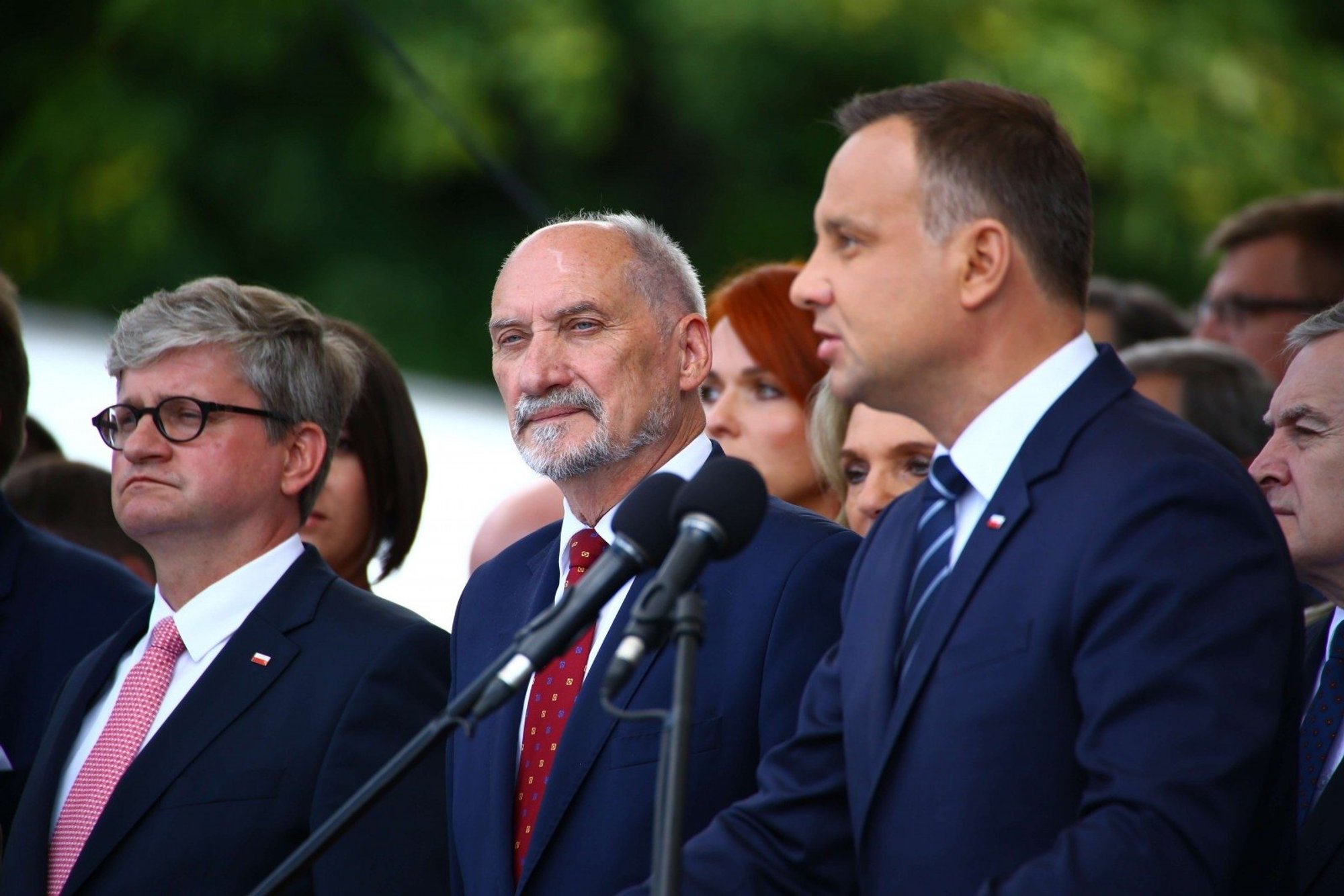 Virš Lenkijos gynybos ministro kaupiasi juodi debesys: Duda ...